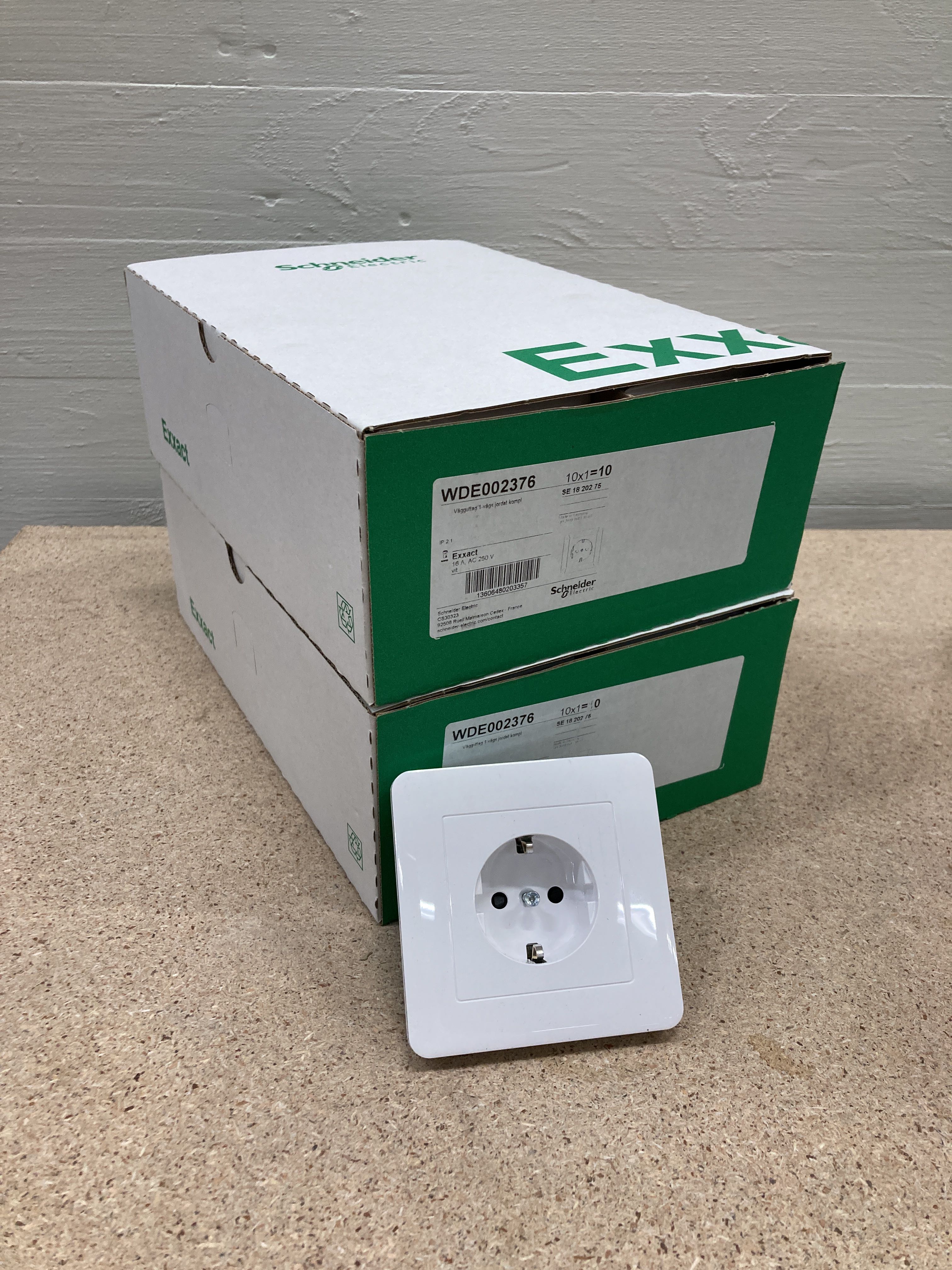 20 wall sockets Schneider Electric WDE002376 - PS Auction - We value ...