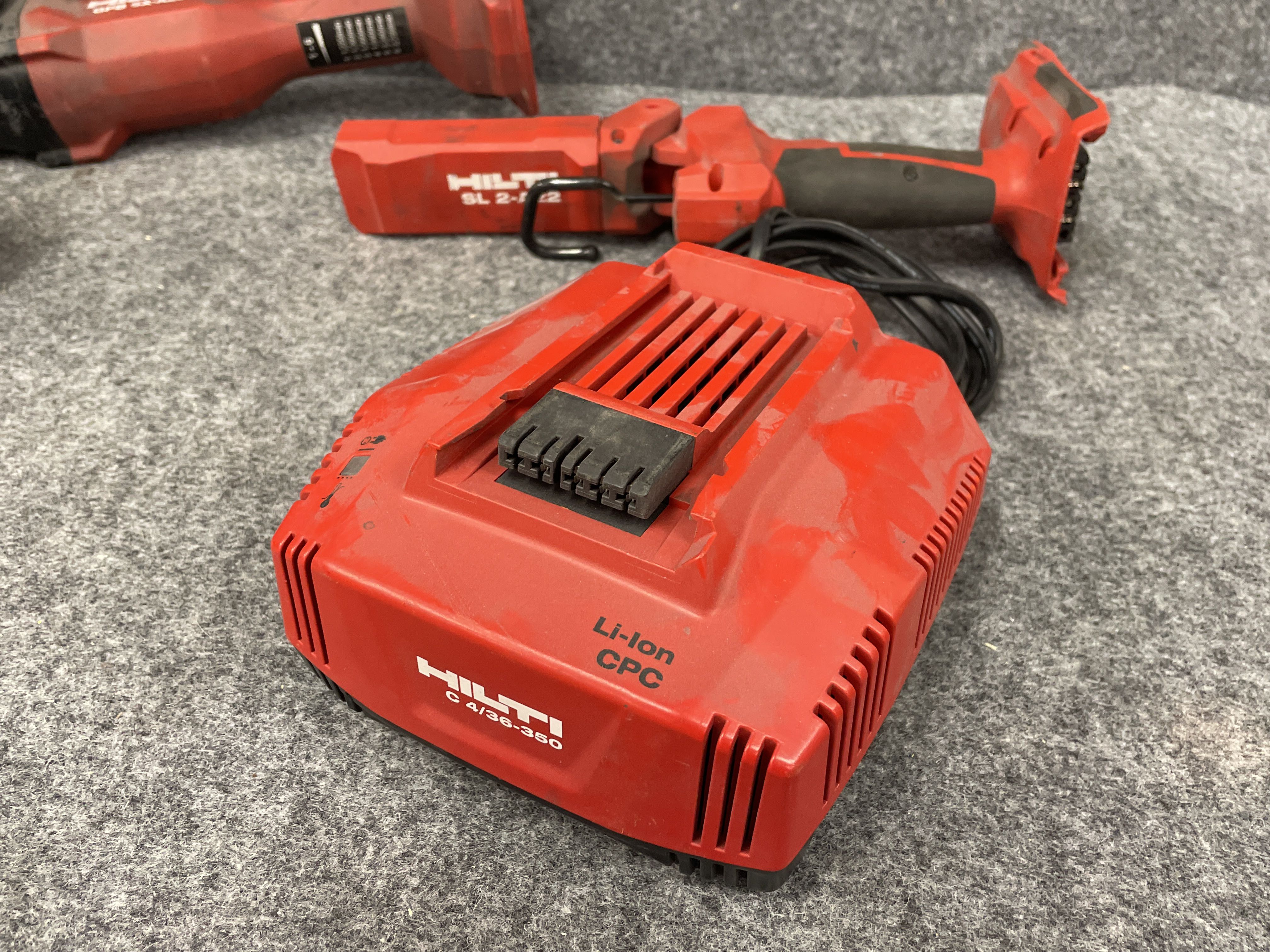 Hilti satinizer, 2 pieces and lamp - PS Auction - We value the future ...