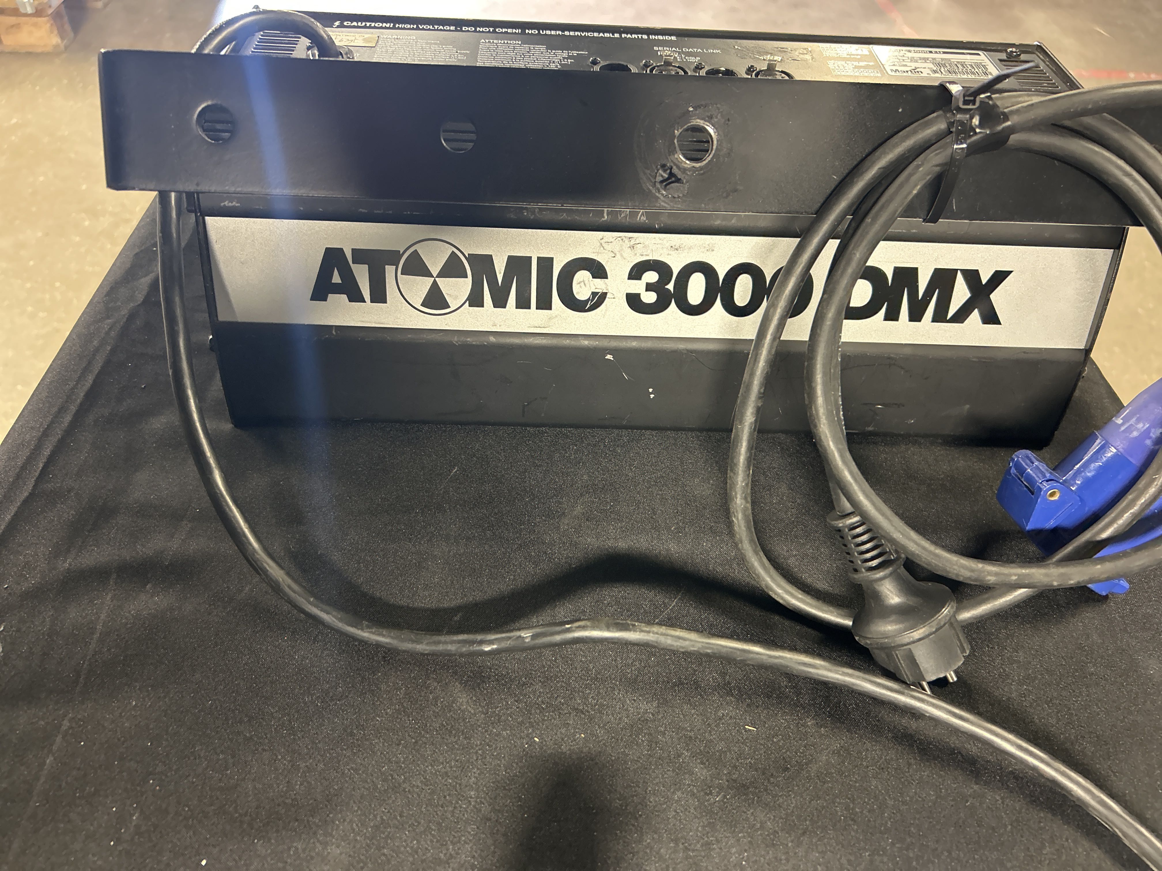 Strobe - Martin Atomic 3000 DMX (EU version) 6 pieces - PS Auction - We ...