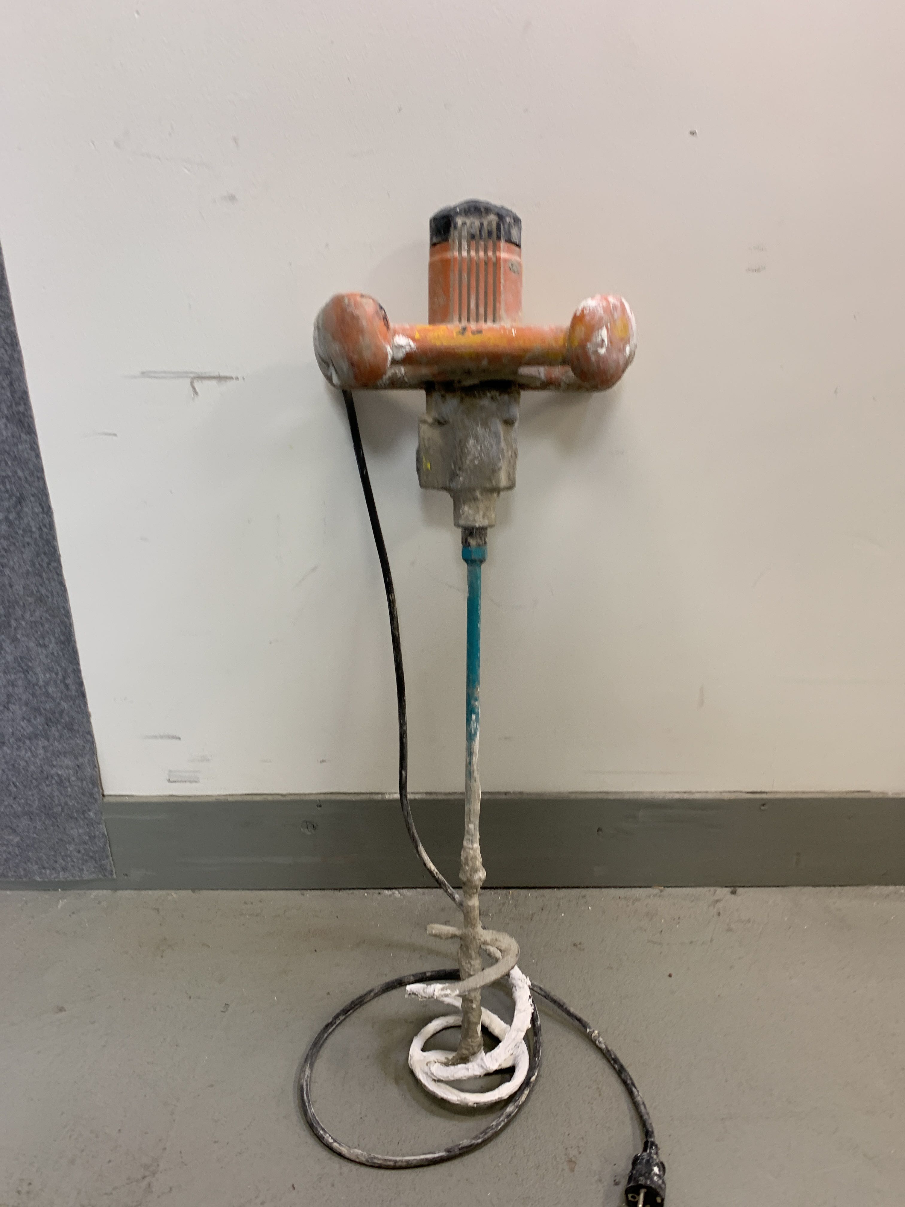Concrete whisk Toolson - PS Auction - We value the future - Largest in ...