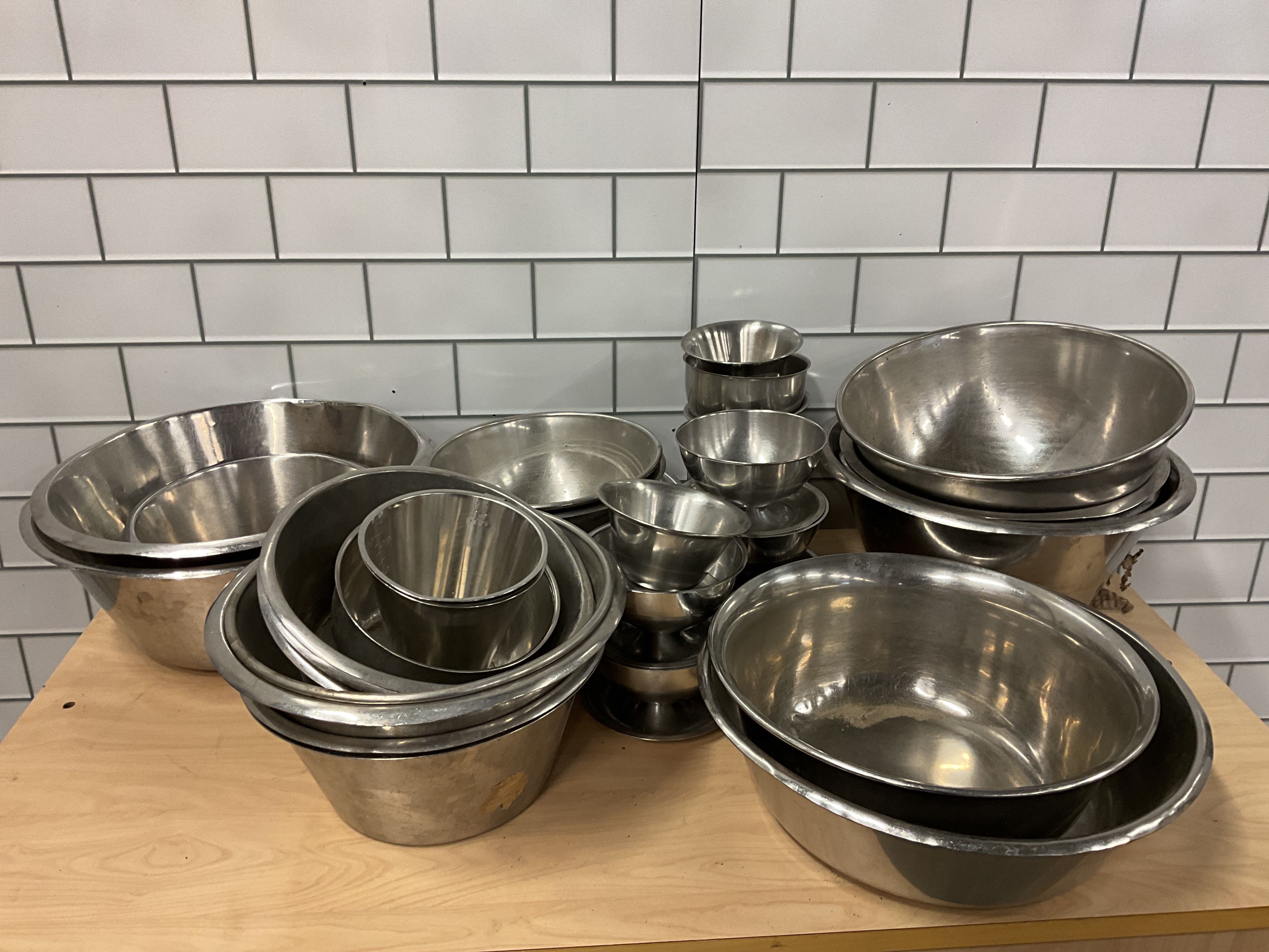 Diverse rostfria bunkar - Auktioner online - Nätauktioner ...