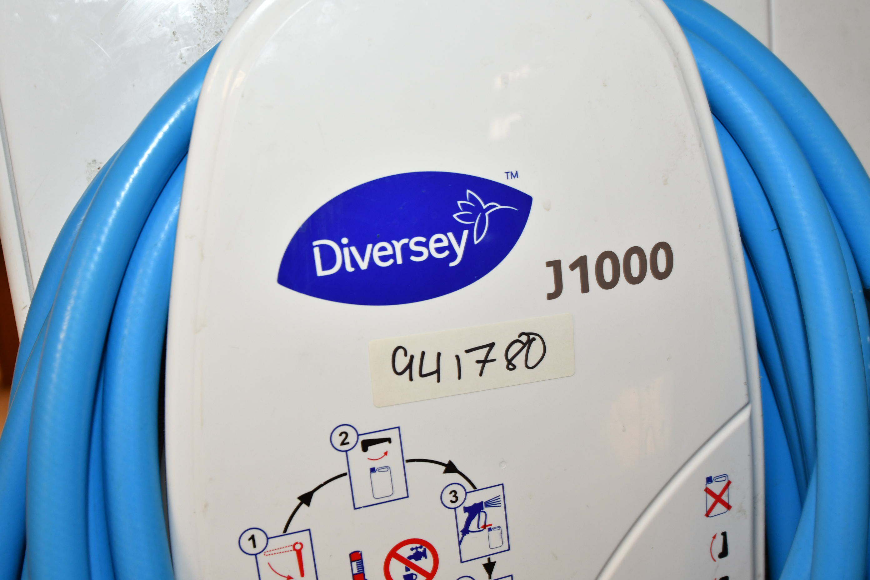 Flushing hose with dispenser DIVERSEY - PS Auction - We value the ...