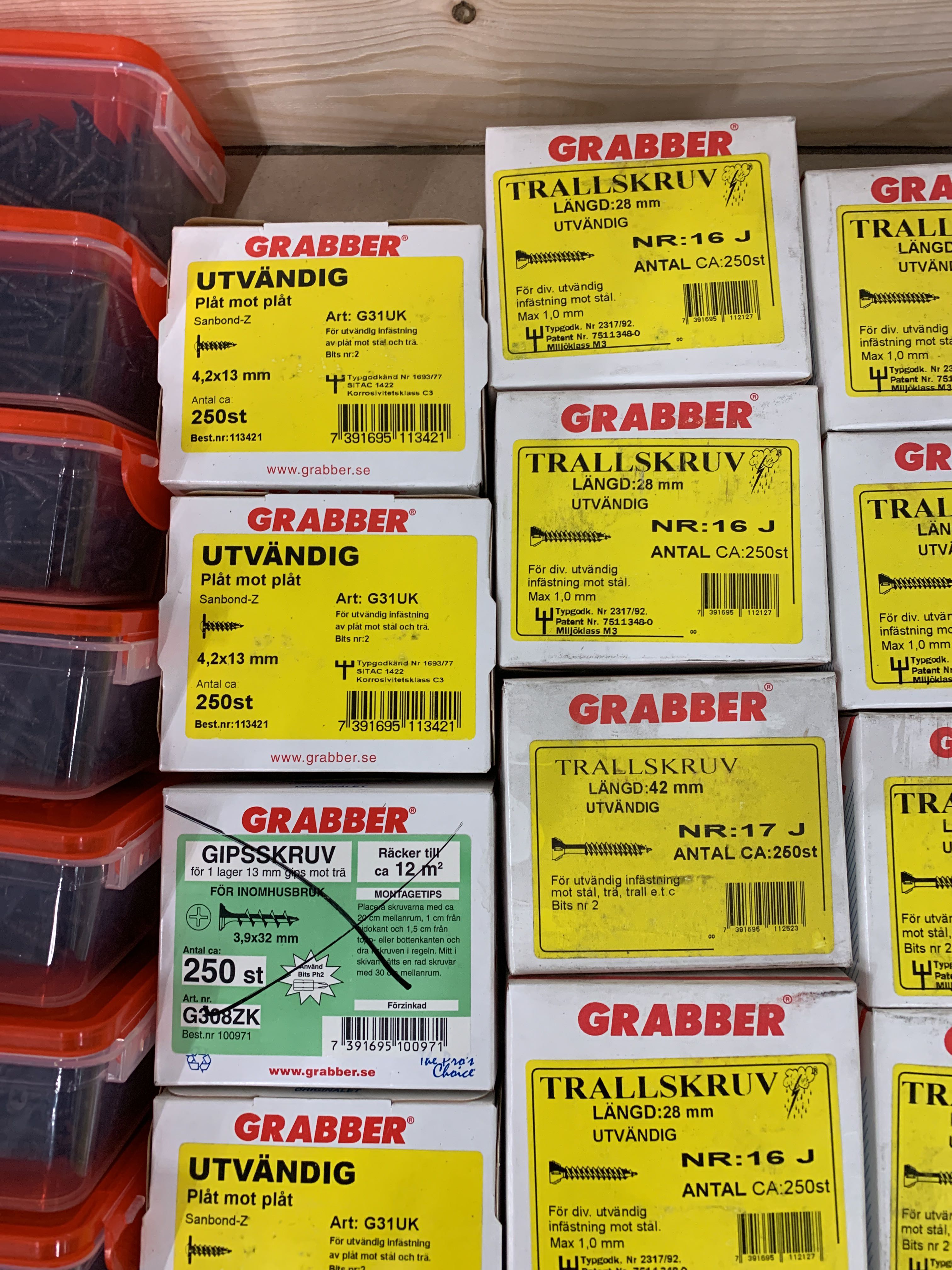 Assortment with screw, Grabber - PS Auction - We value the future ...