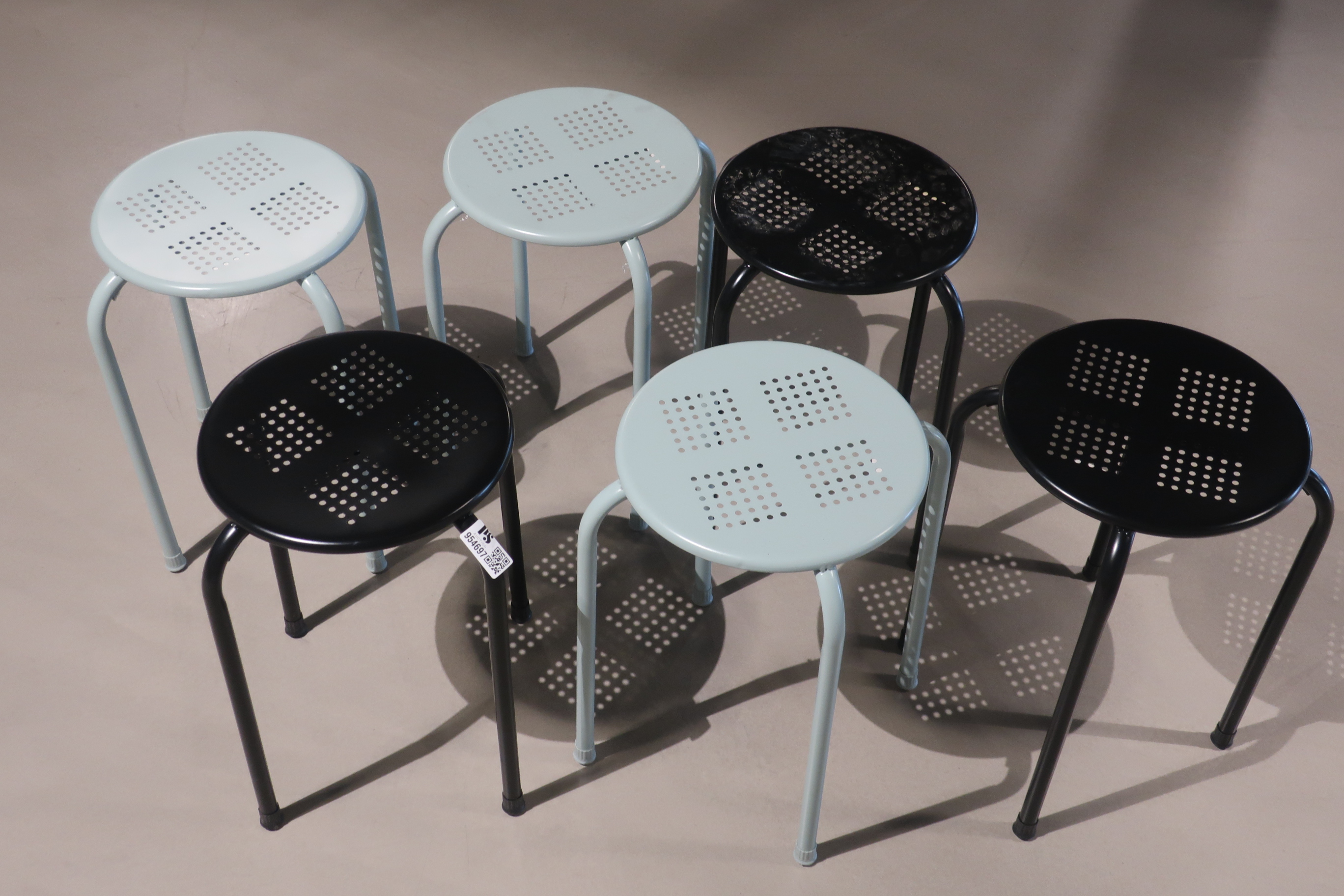 6 stools and a low bookshelf - PS Auction - We value the future ...