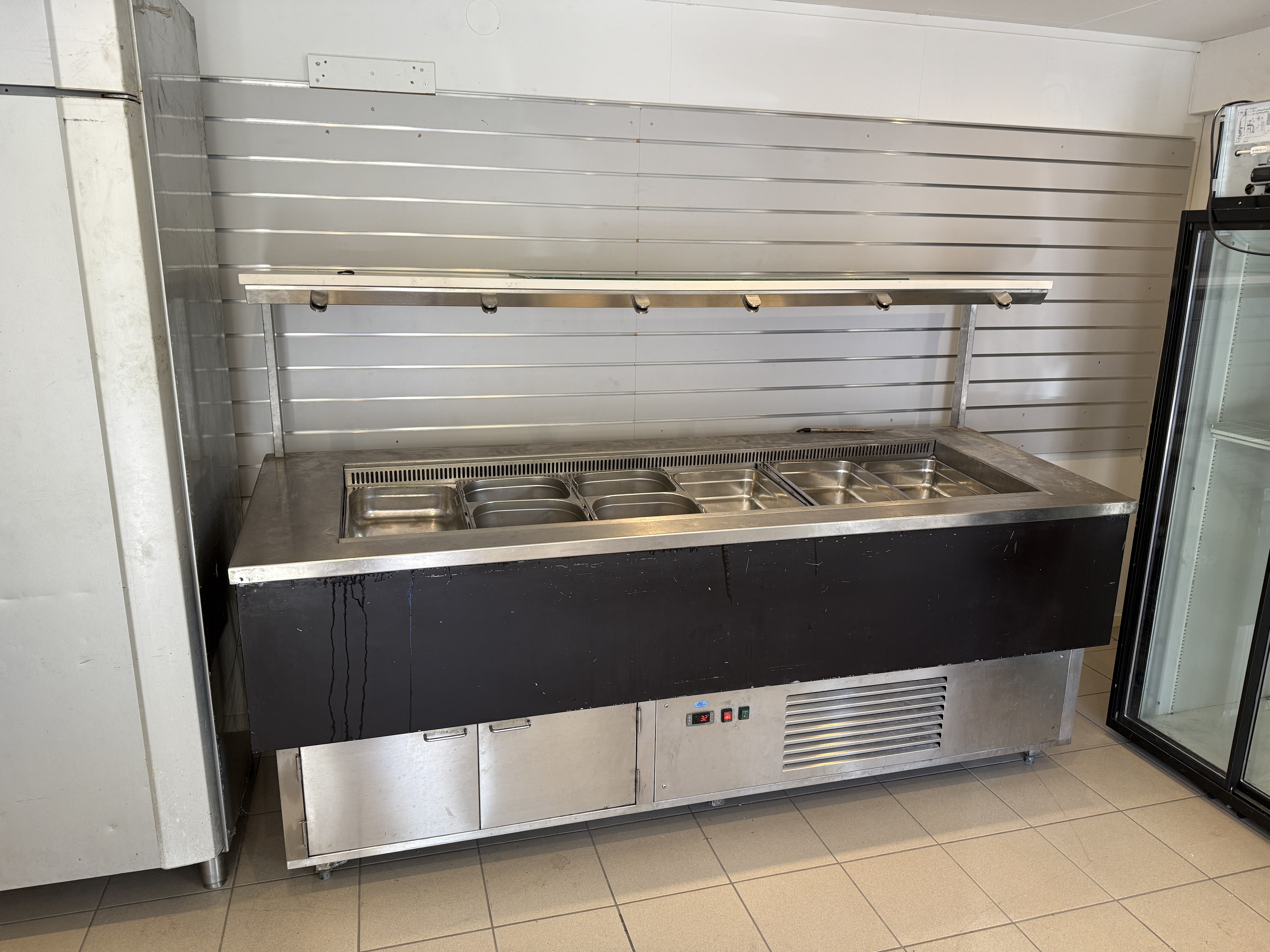 Salladsbuffe ca 240x80x90/150 cm - Auktioner online - Nätauktioner ...