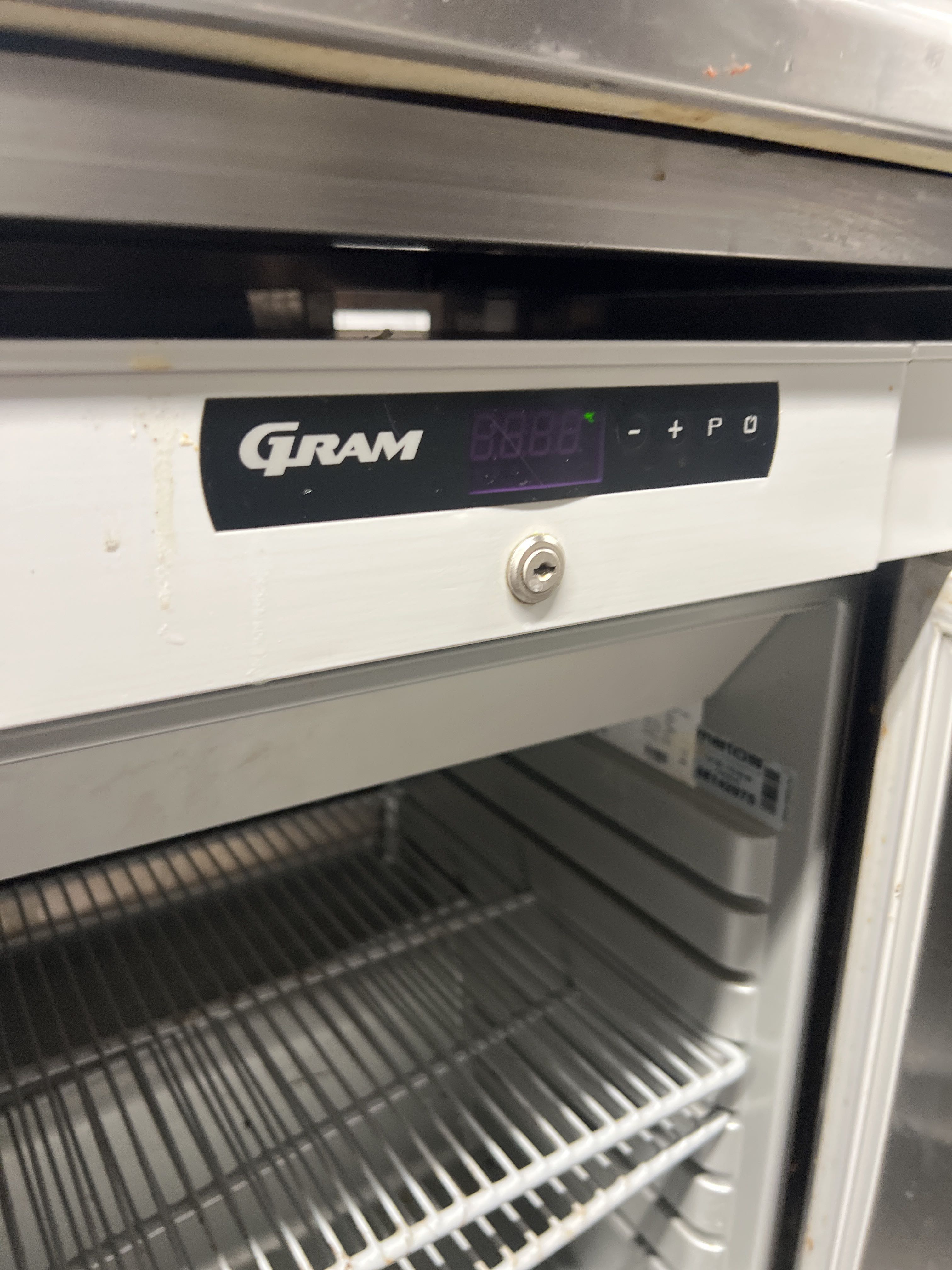 Refrigerator - Gram F 210 RG 3N - PS Auction - We value the future ...