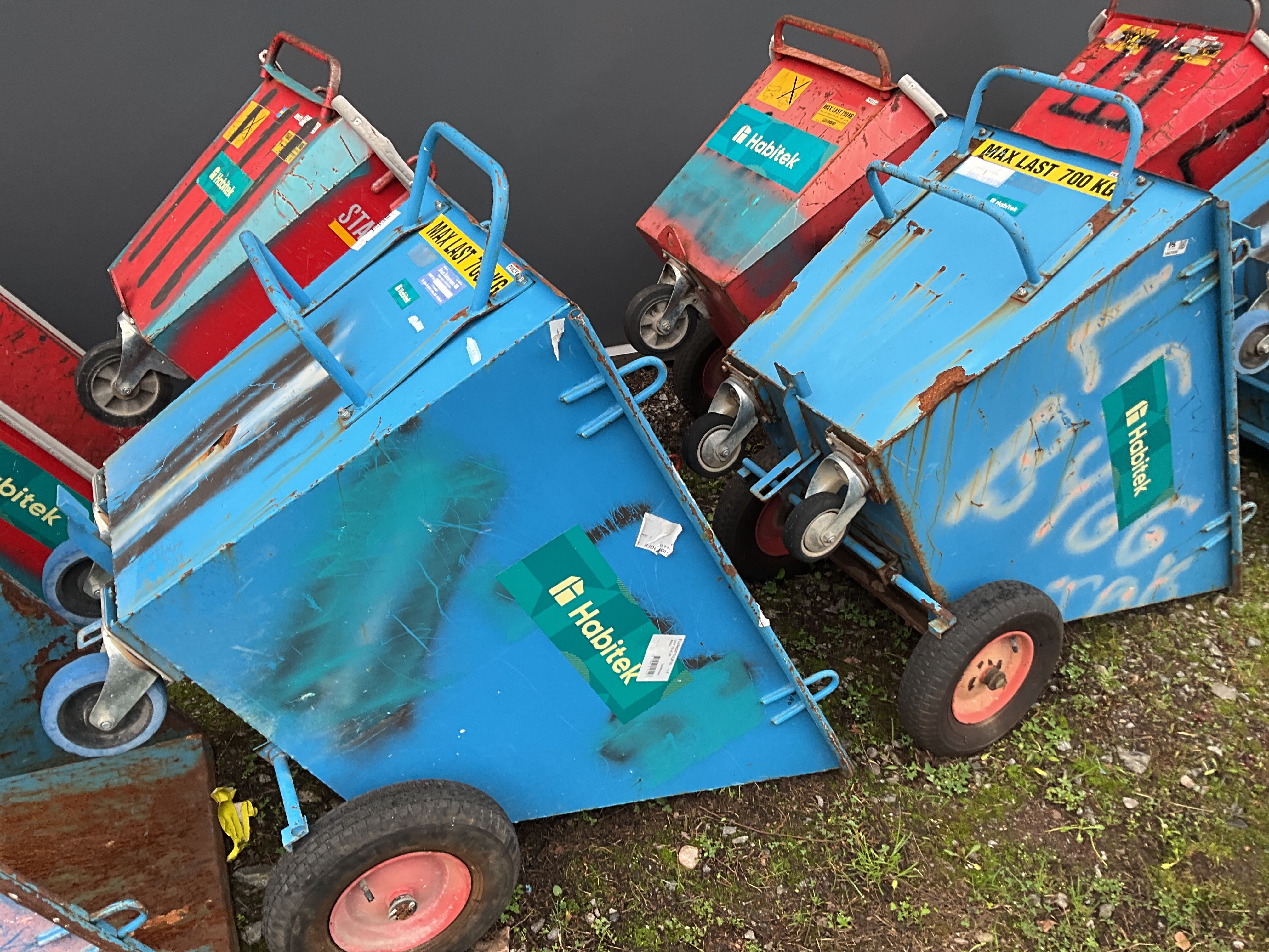 Material container 4 pcs on wheels - Strong Arvid - PS Auction - We ...