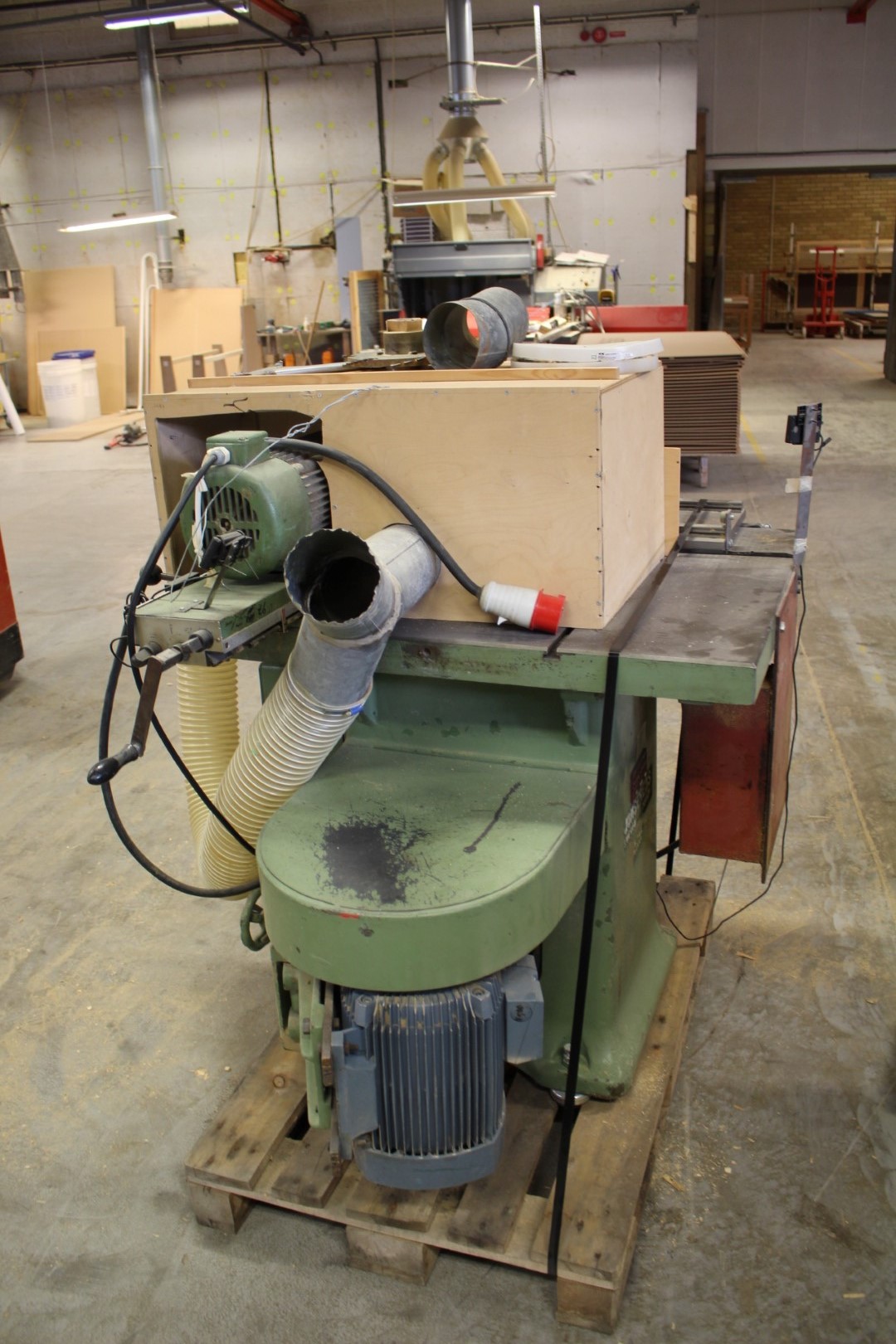 Bordsfräs Jonsered med hydraulisk matning - PS Auction - We value the ...