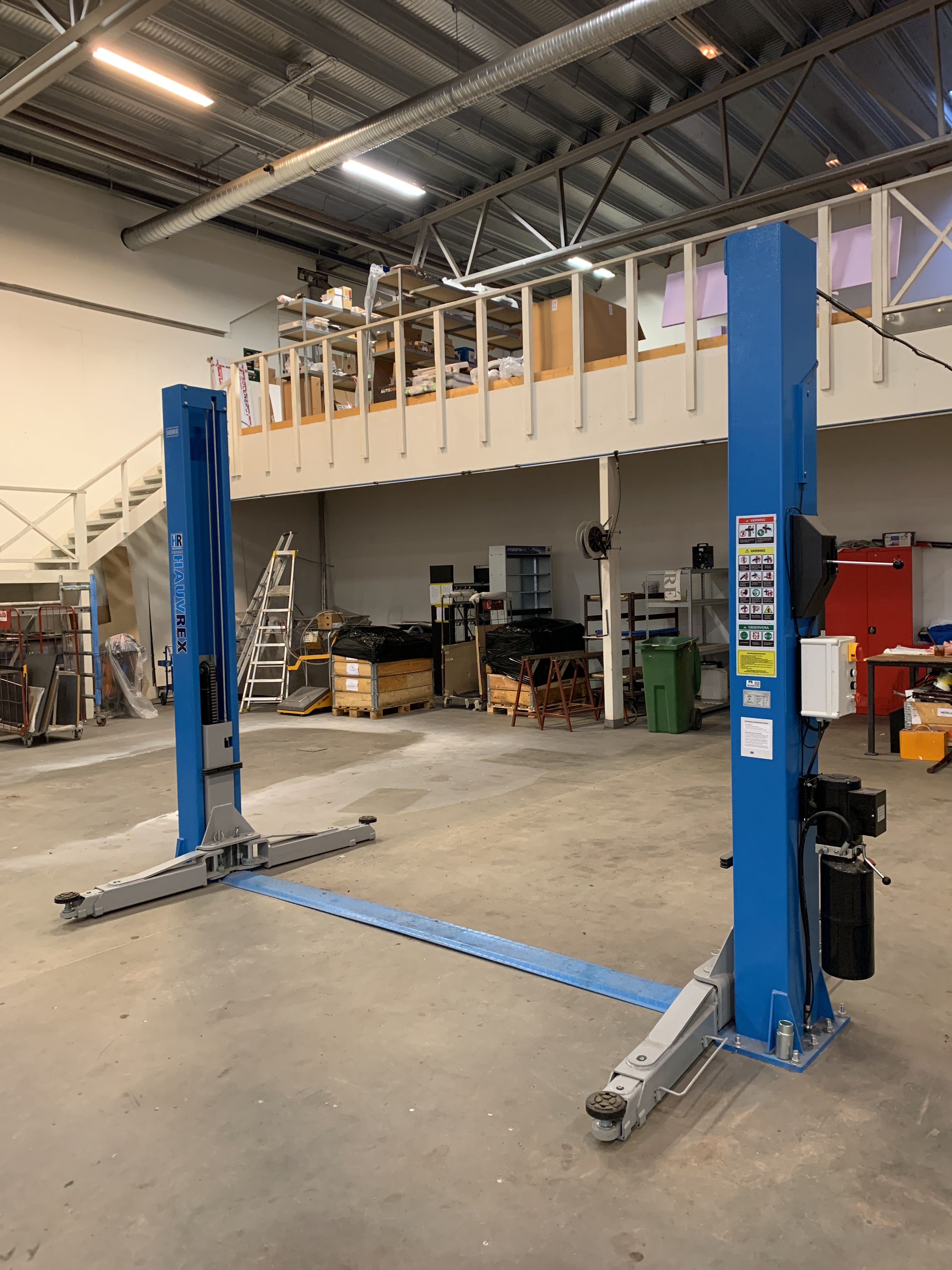 Two-post lift car lift 5000kg Hauvrex HTL2850E -2021 - PS Auction - We ...