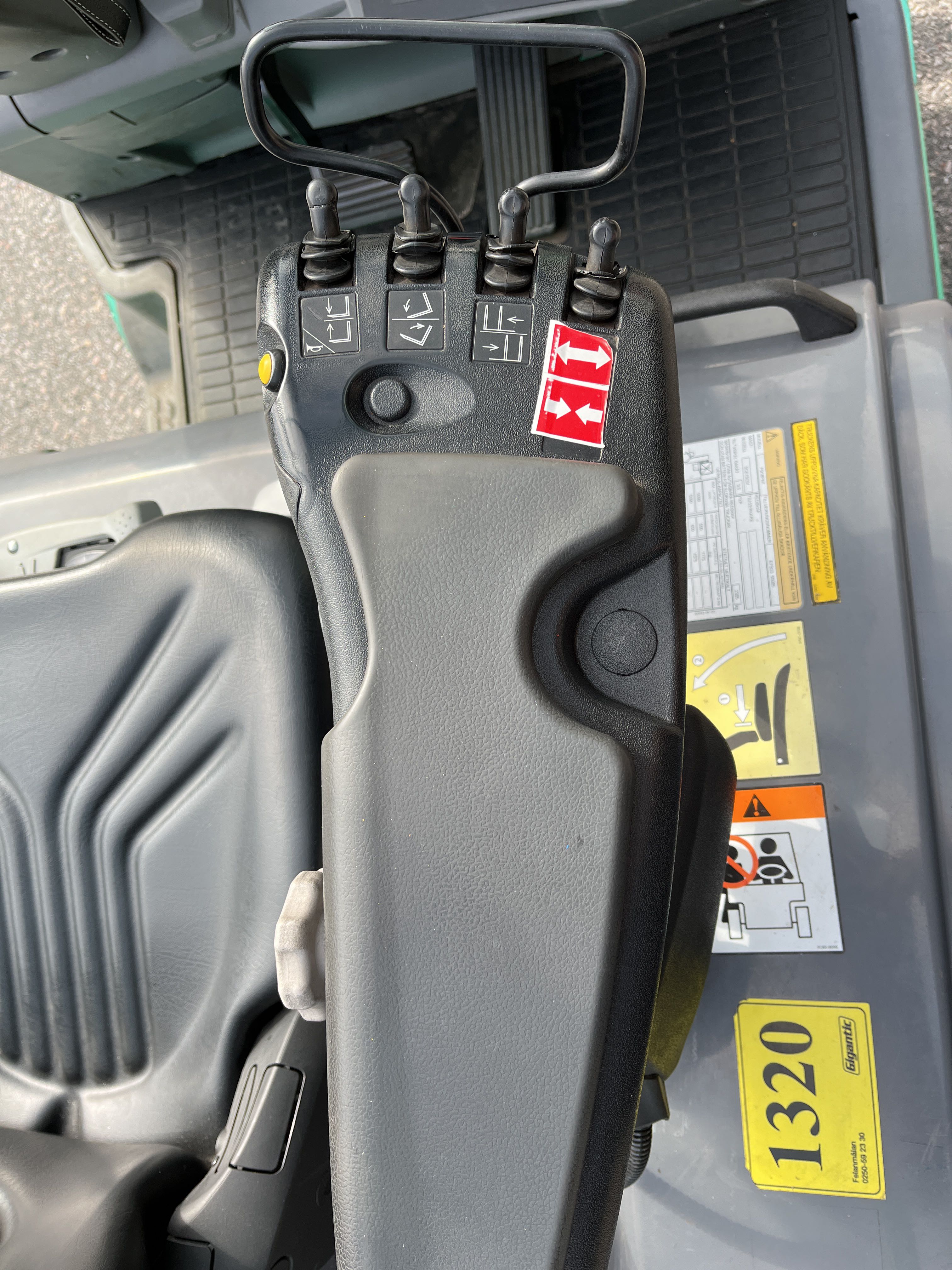 Mitsubishi 18 (FB18PNT) 2150timmar 2012 - Auktioner online ...