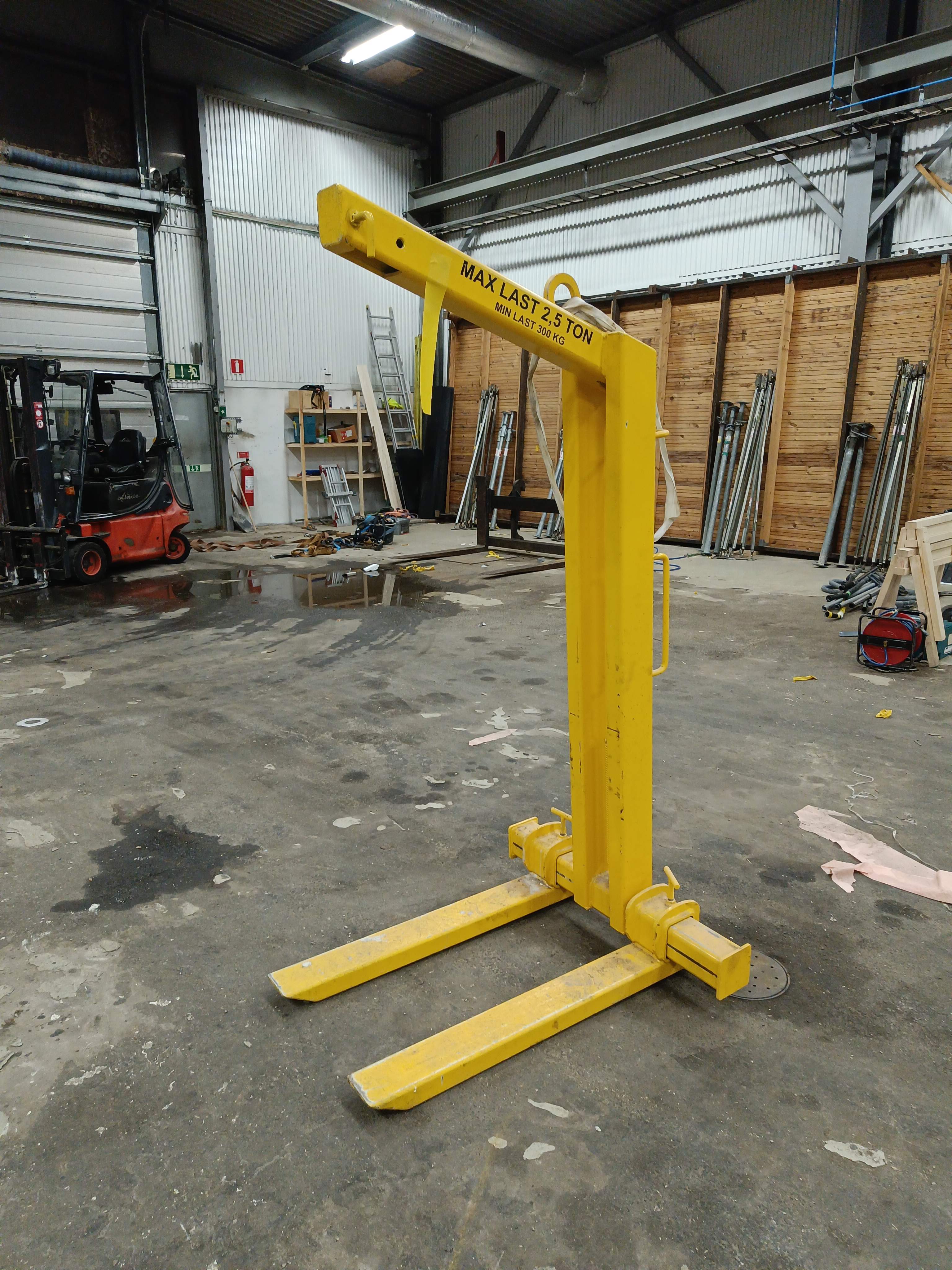 Pallet lift Certex 2.5-Ton - PS Auction - We value the future - Largest ...