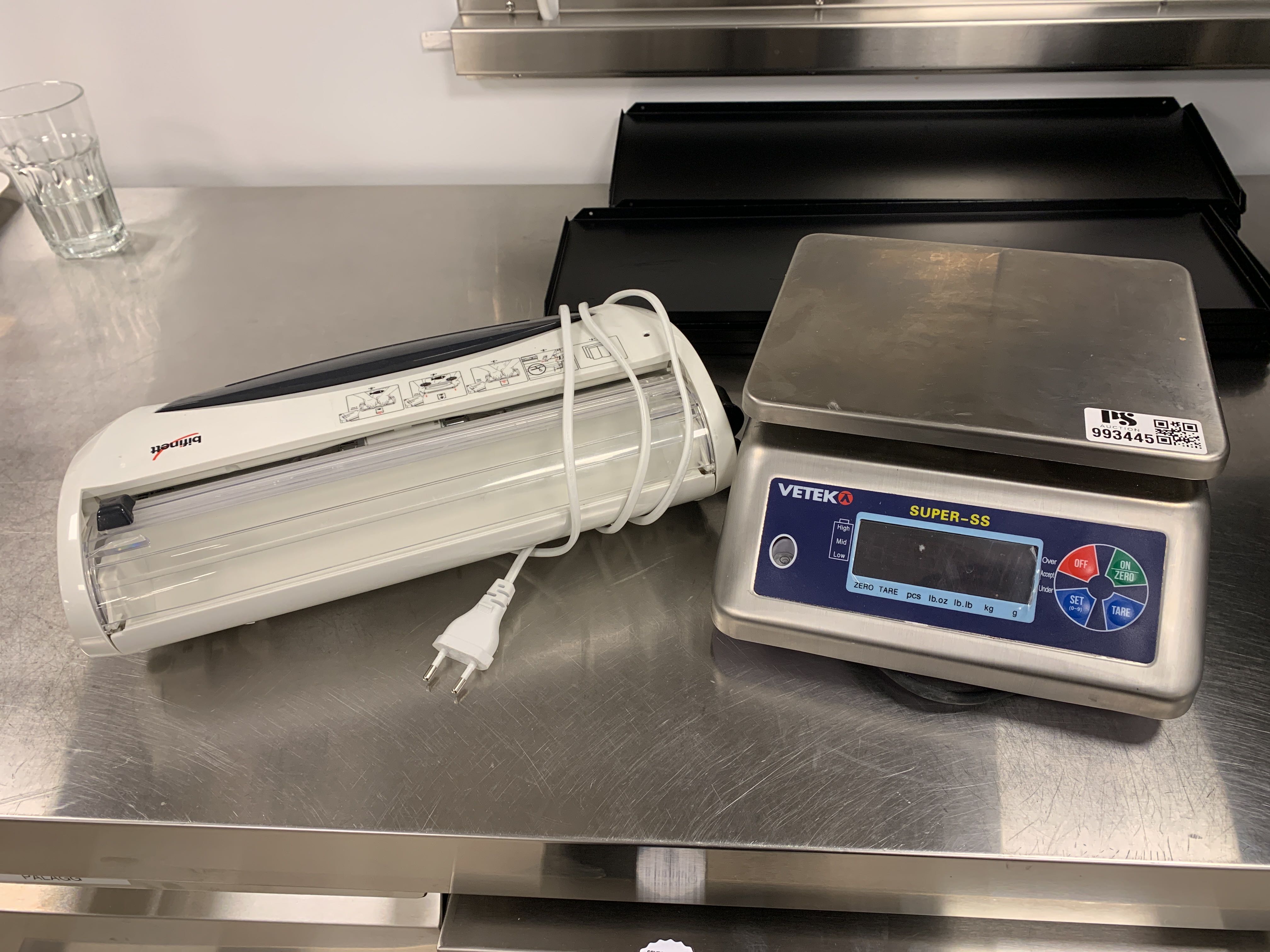 Table scale and vacuum packer - PS Auction - We value the future ...