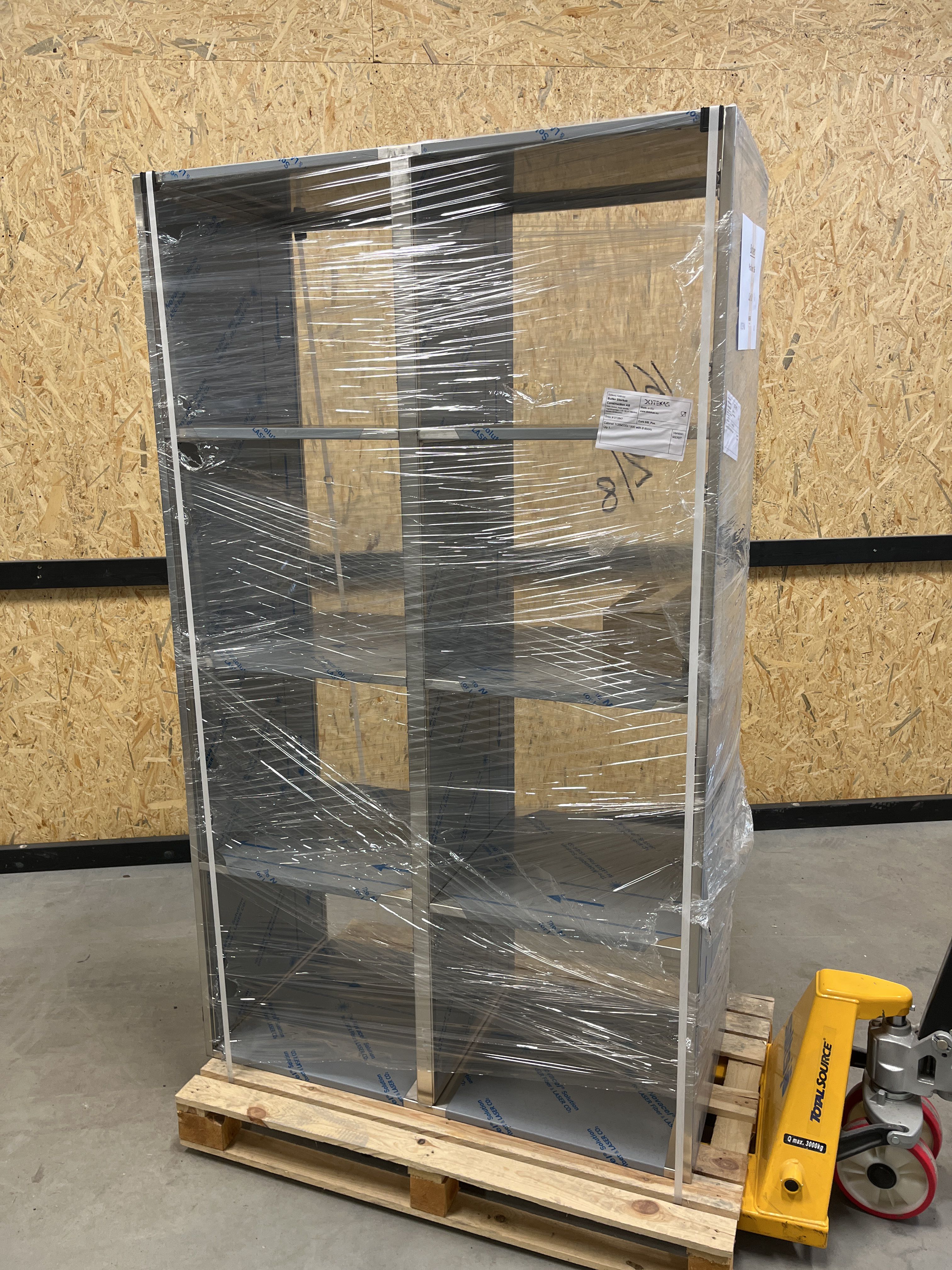 12 pallets with stainless steel cabinets - PS Auction - We value the ...