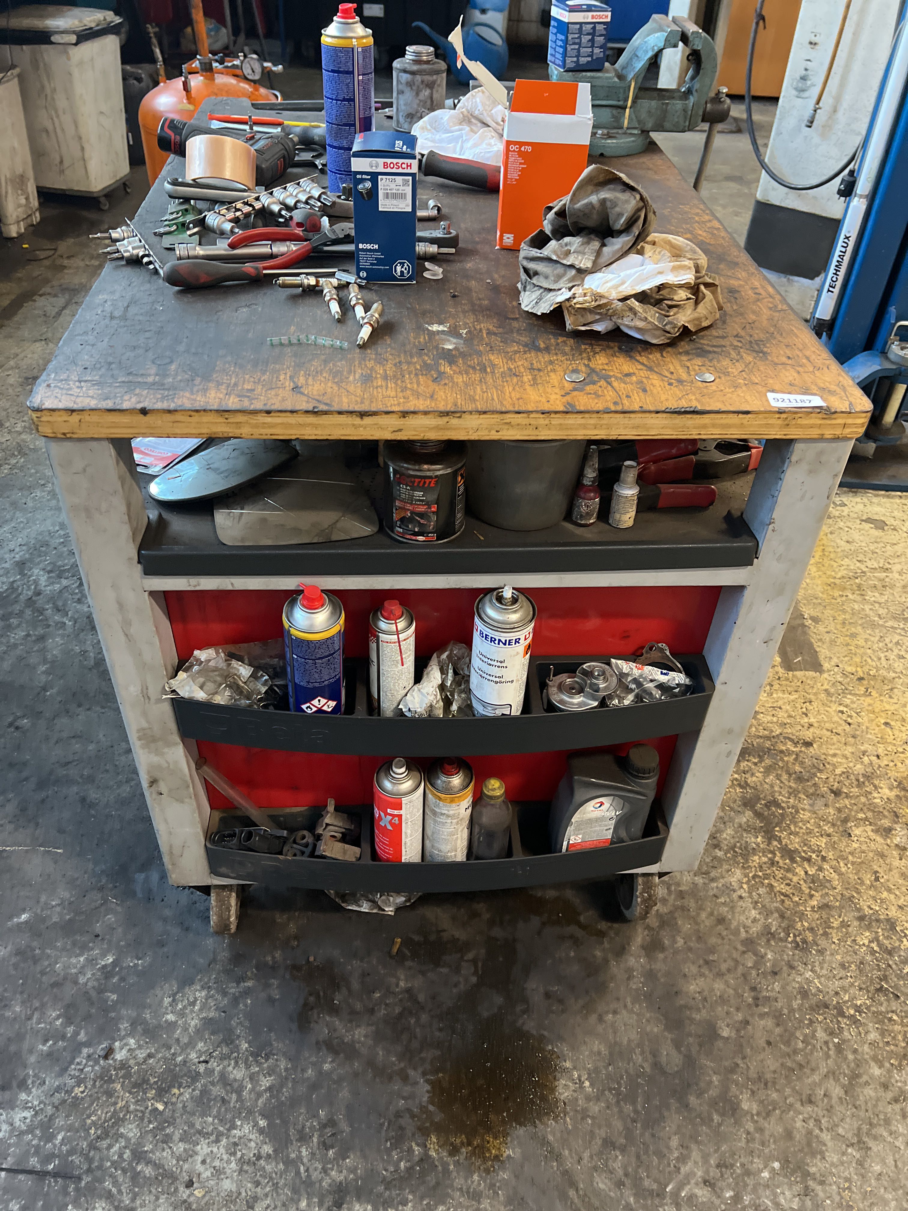 Work trolley with vise Beta C28 with tools - PS Auction - We value the ...