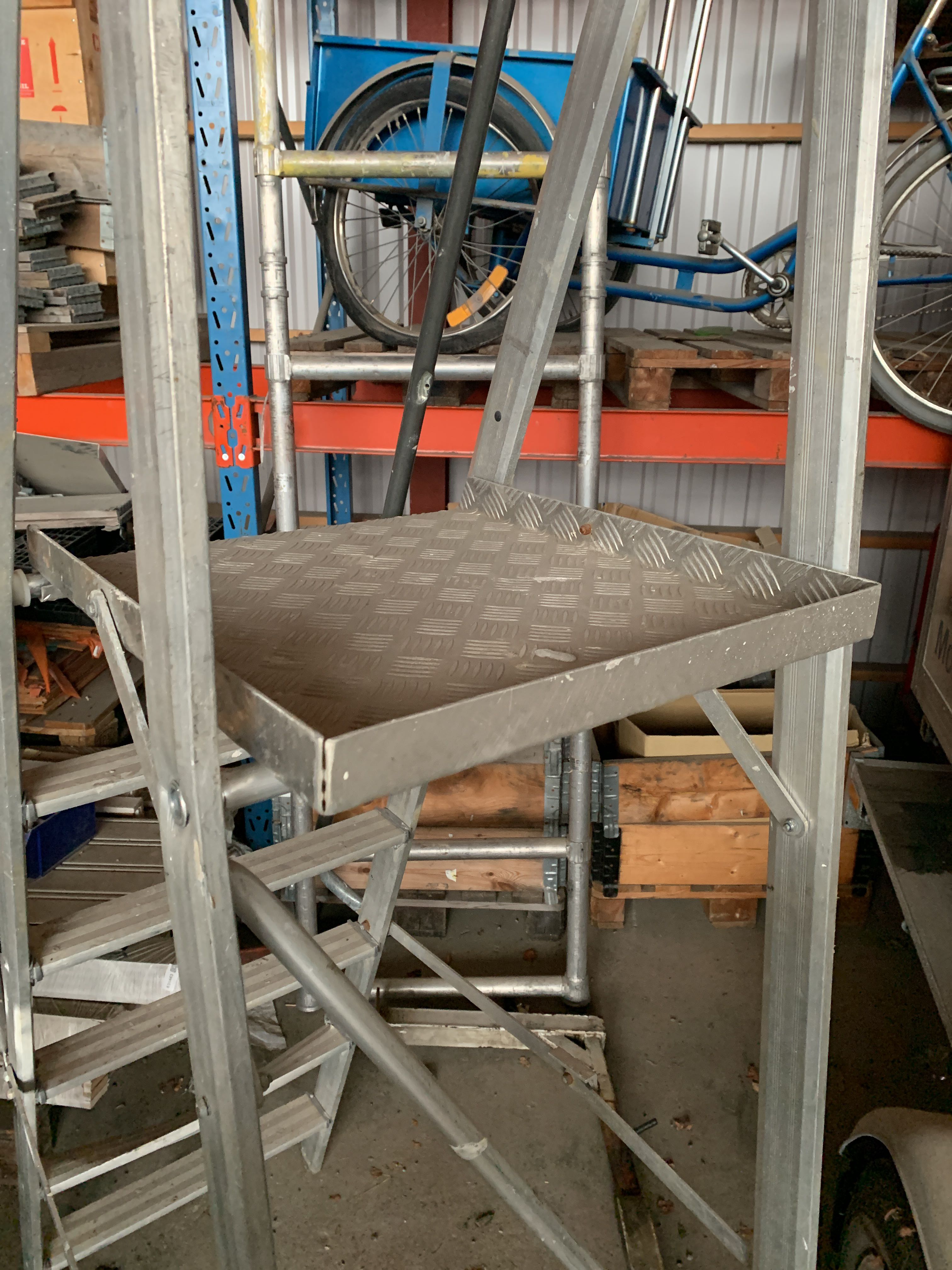 Mobile folding work platform - PS Auction - We value the future ...