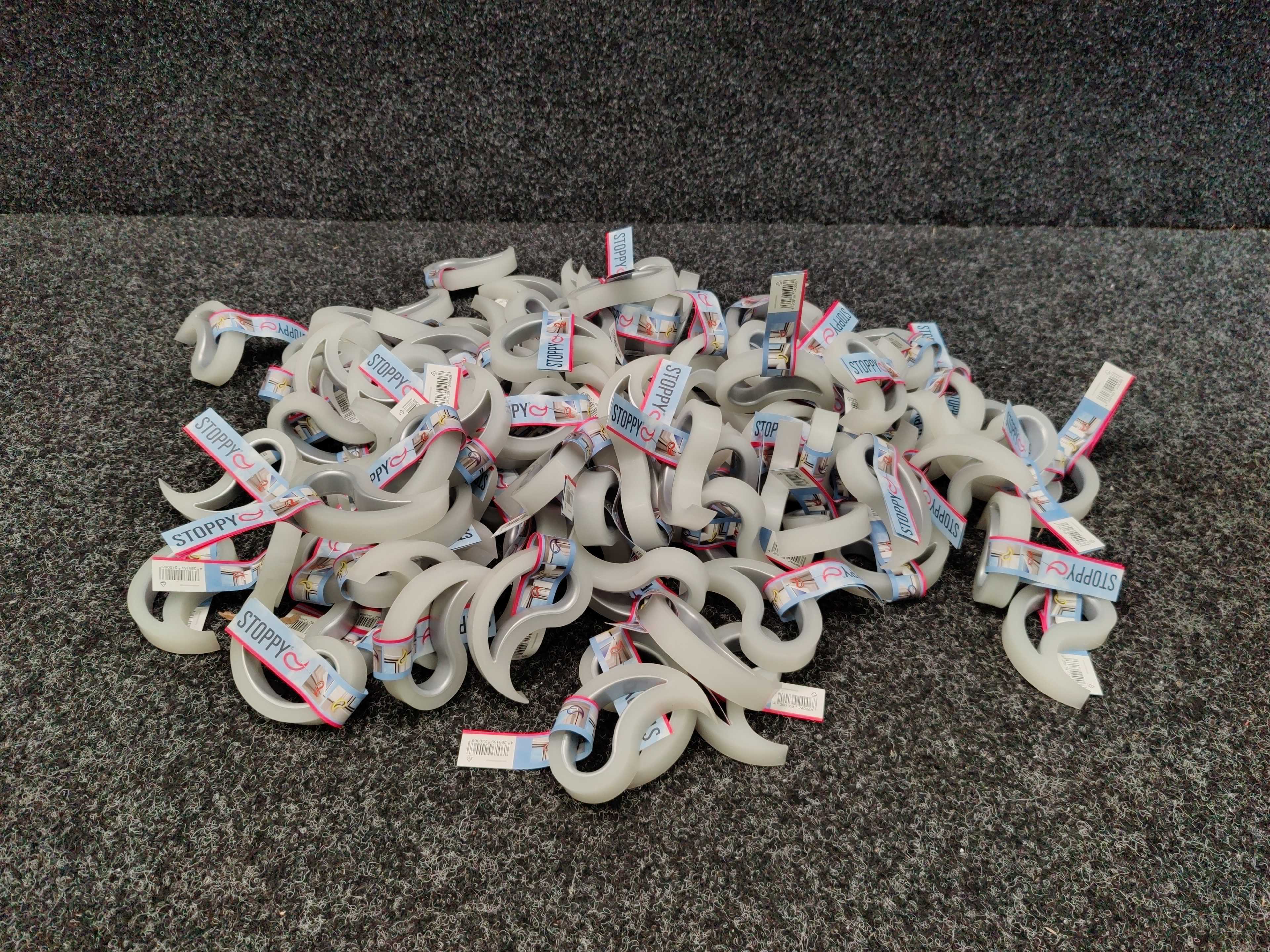 About 100 pcs Stoppy door and window stops - PS Auction - We value the ...