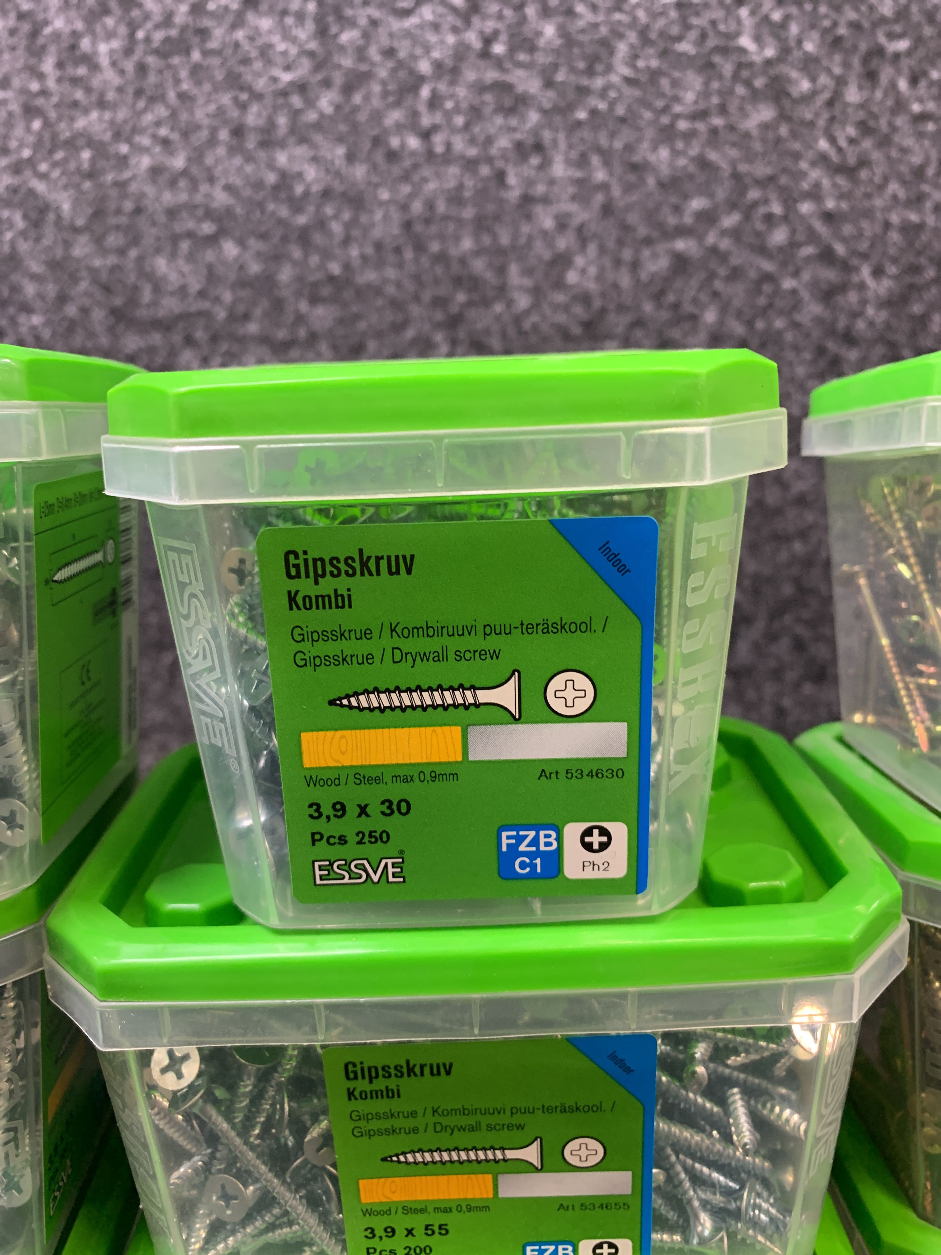 Sortiment med montageskruv, golvskruv, gipsskruv & list-sockelskruv ...