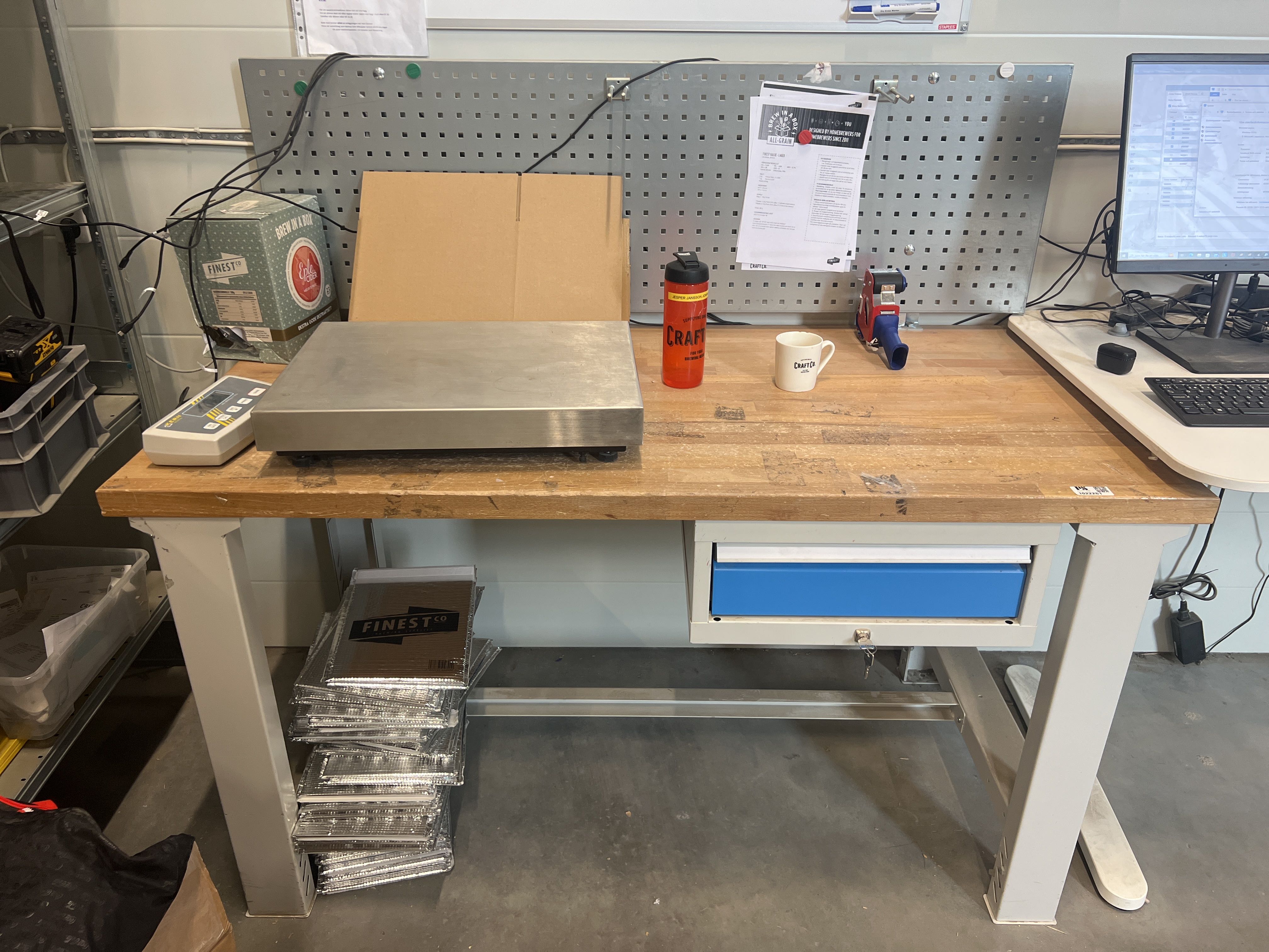 Workbench and desk - PS Auction - We value the future - Largest in net ...