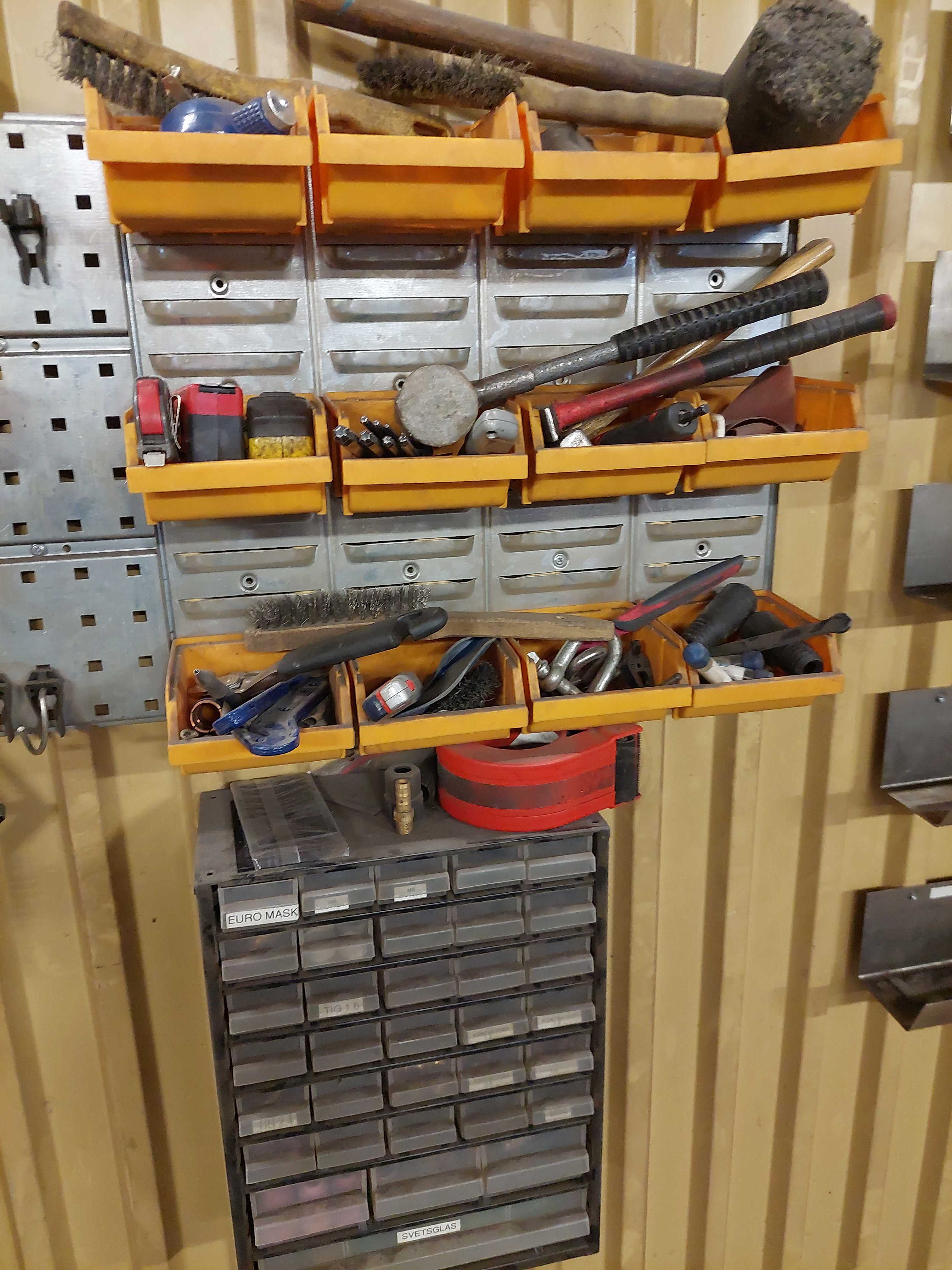Tool board with tools - PS Auction - We value the future - Largest in net auctions