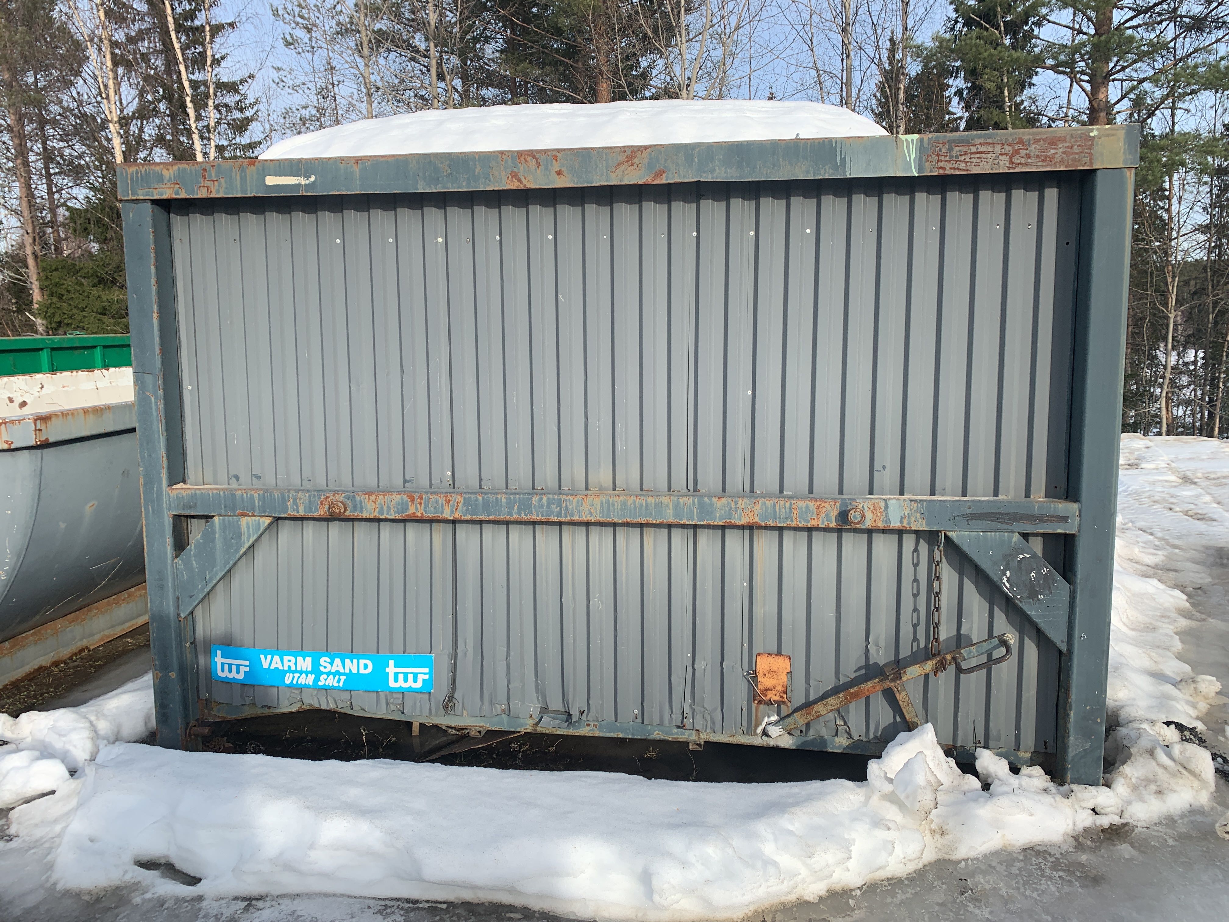 Sand pocket with retractable legs - PS Auction - We value the future ...