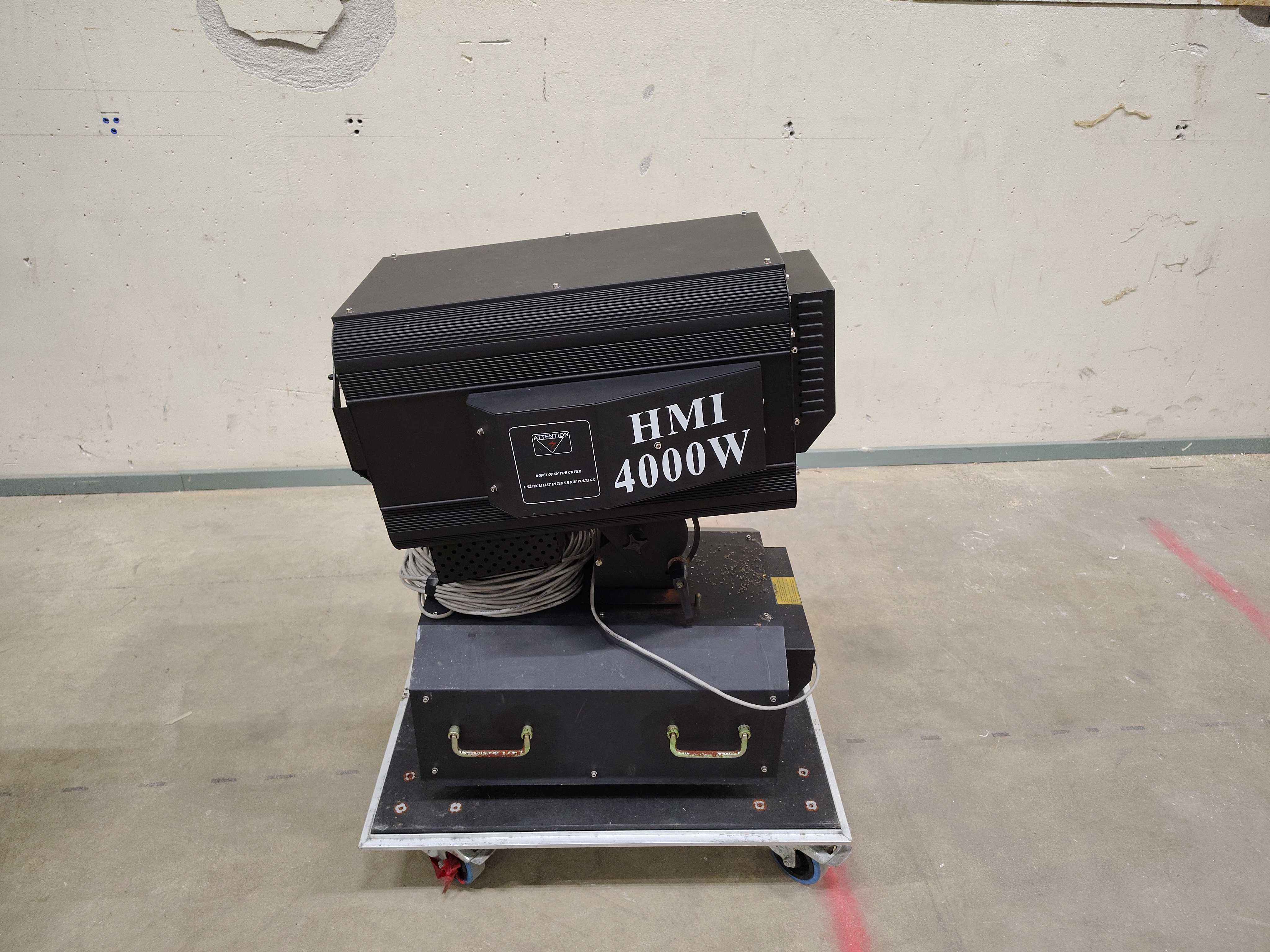 Spotlight / Floodlight HMI 4000W – Skytracker with case - PS Auction ...