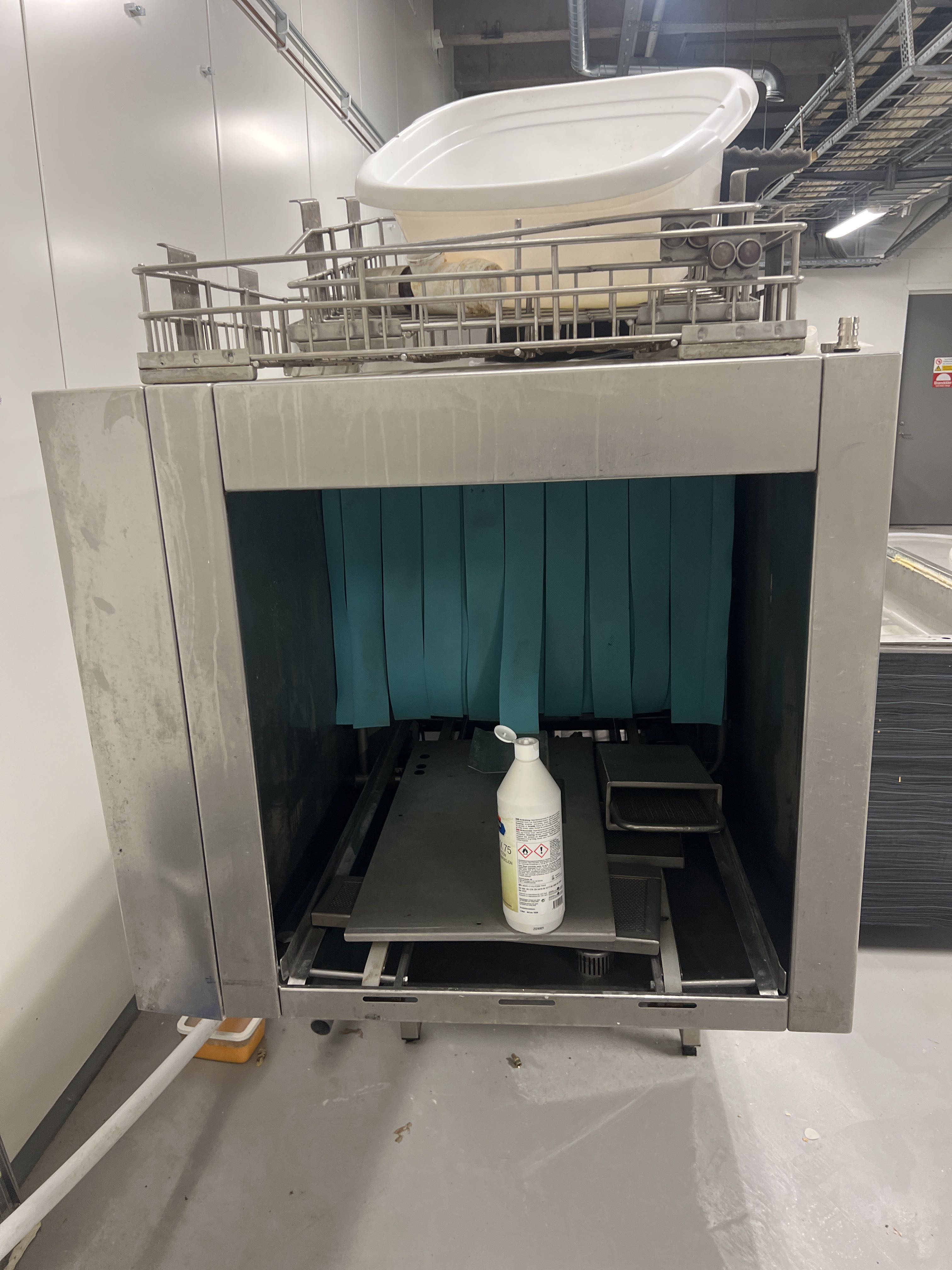 Commercial dishwasher line (Repair item/spare parts machine) - PS ...