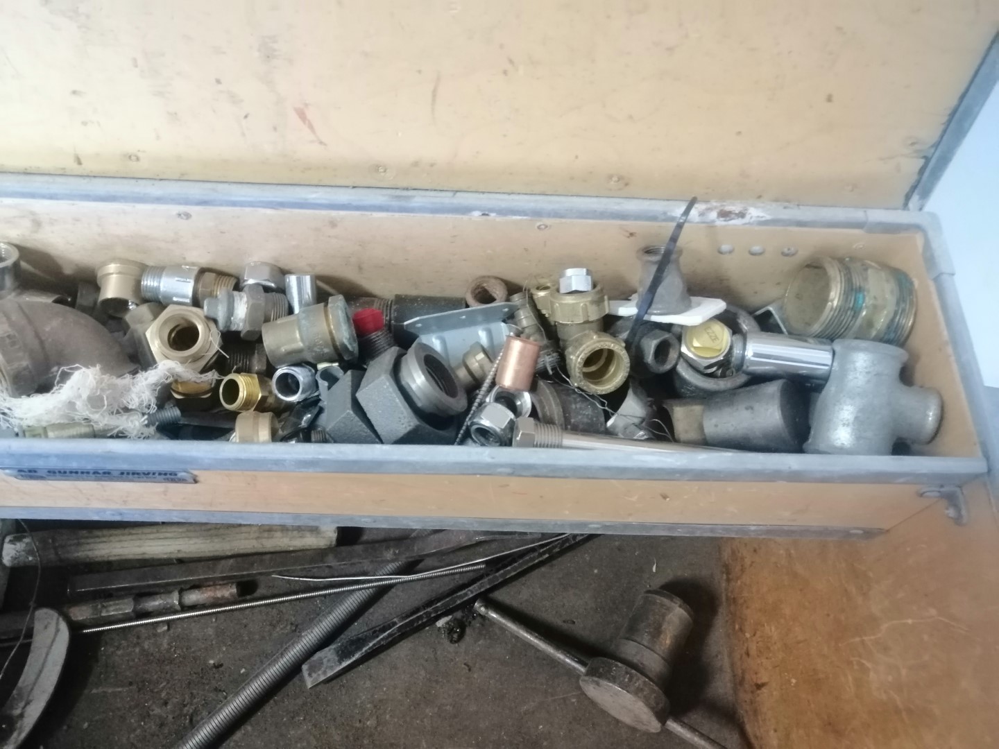 Fitter box with plumbing accessories - PS Auction - We value the future ...