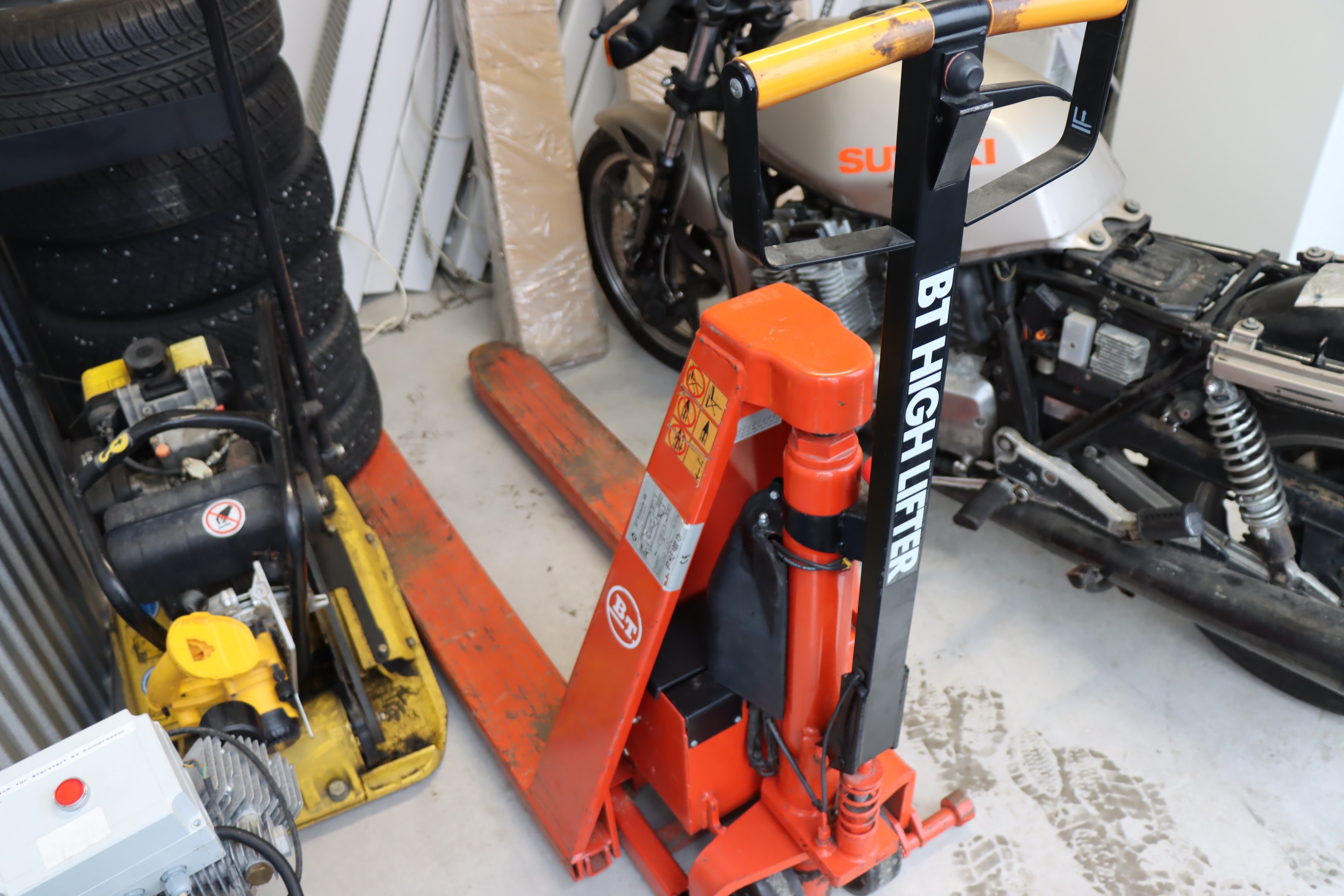 High-lift electric pallet truck BT - PS Auction - We value the future ...