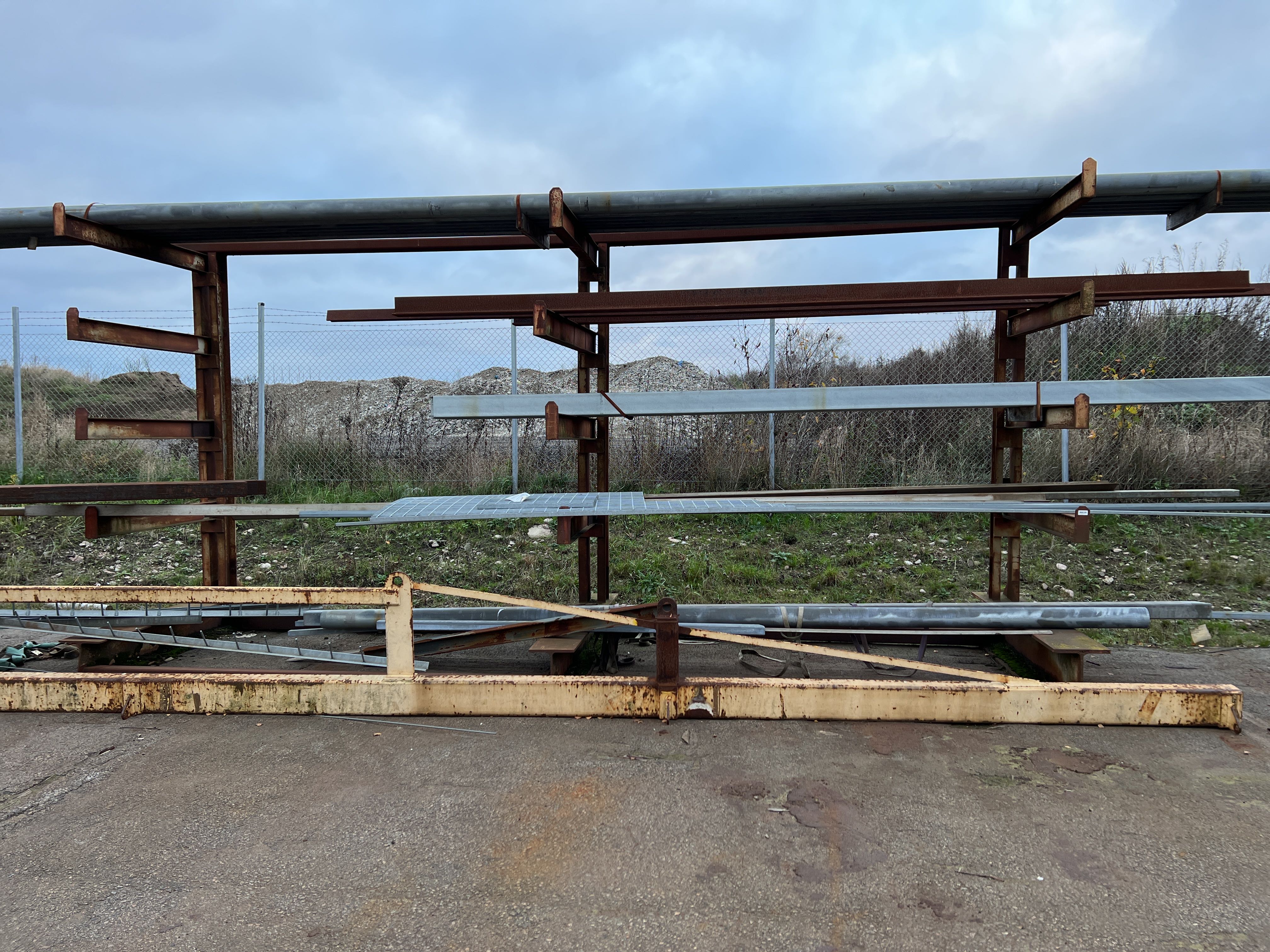 Branch stand, 2 pieces - PS Auction - We value the future - Largest in ...