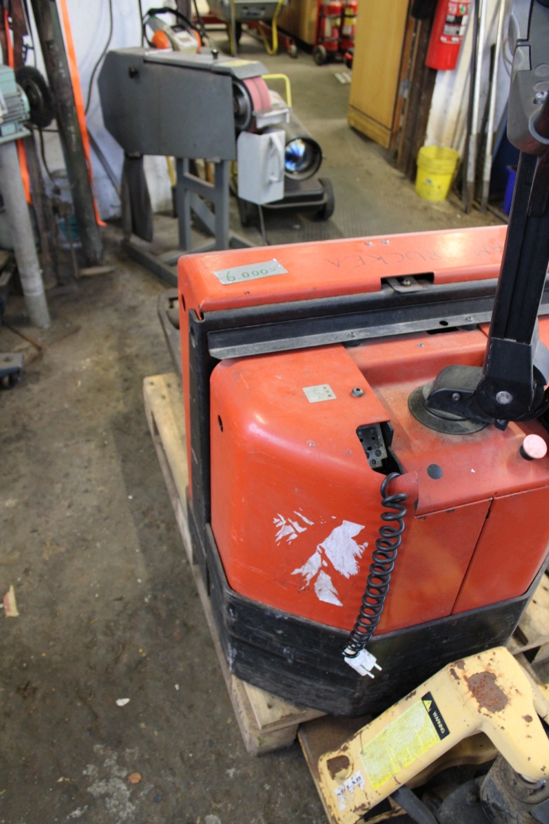 Low lift truck BT LWE 180 -07 - PS Auction - We value the future ...