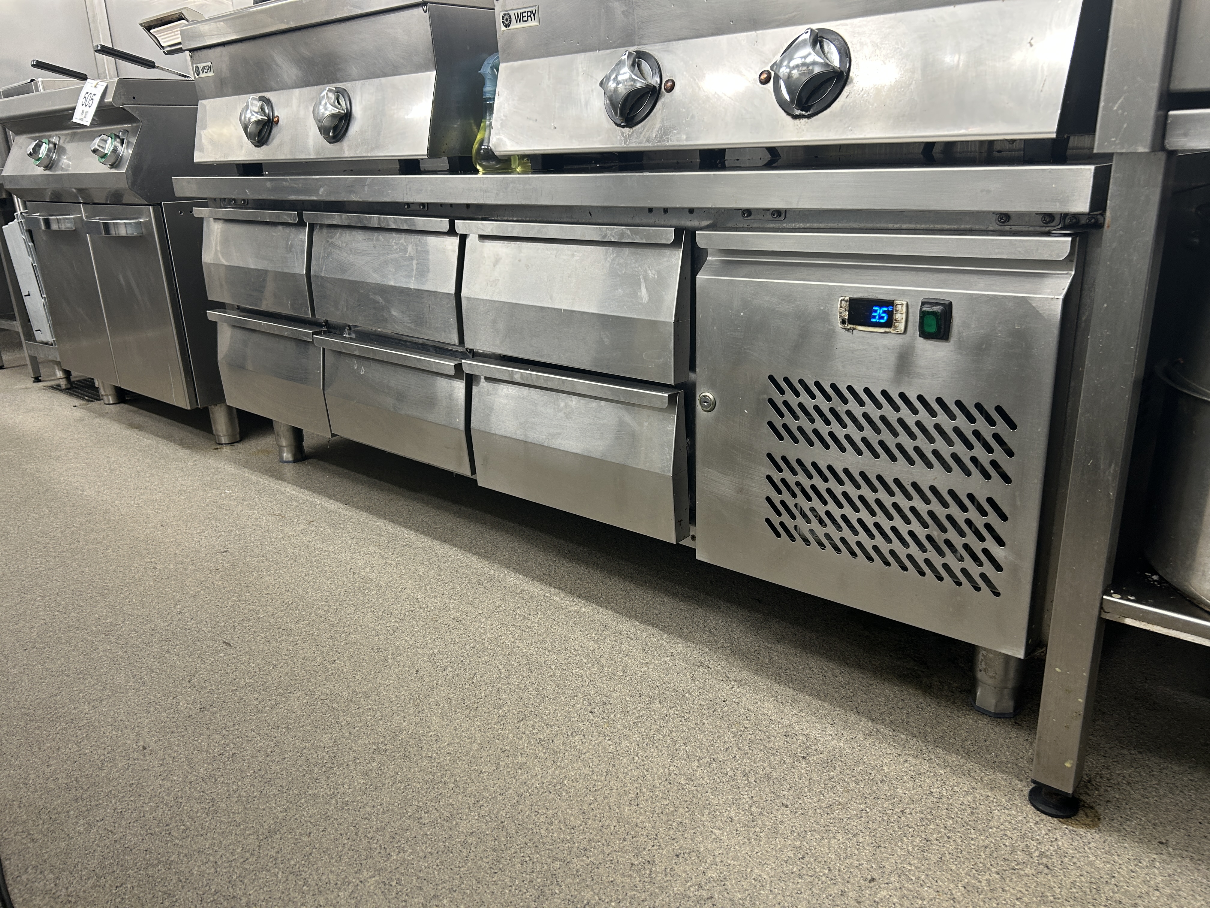 Grill cooling bench - PS Auction - We value the future - Largest in net ...