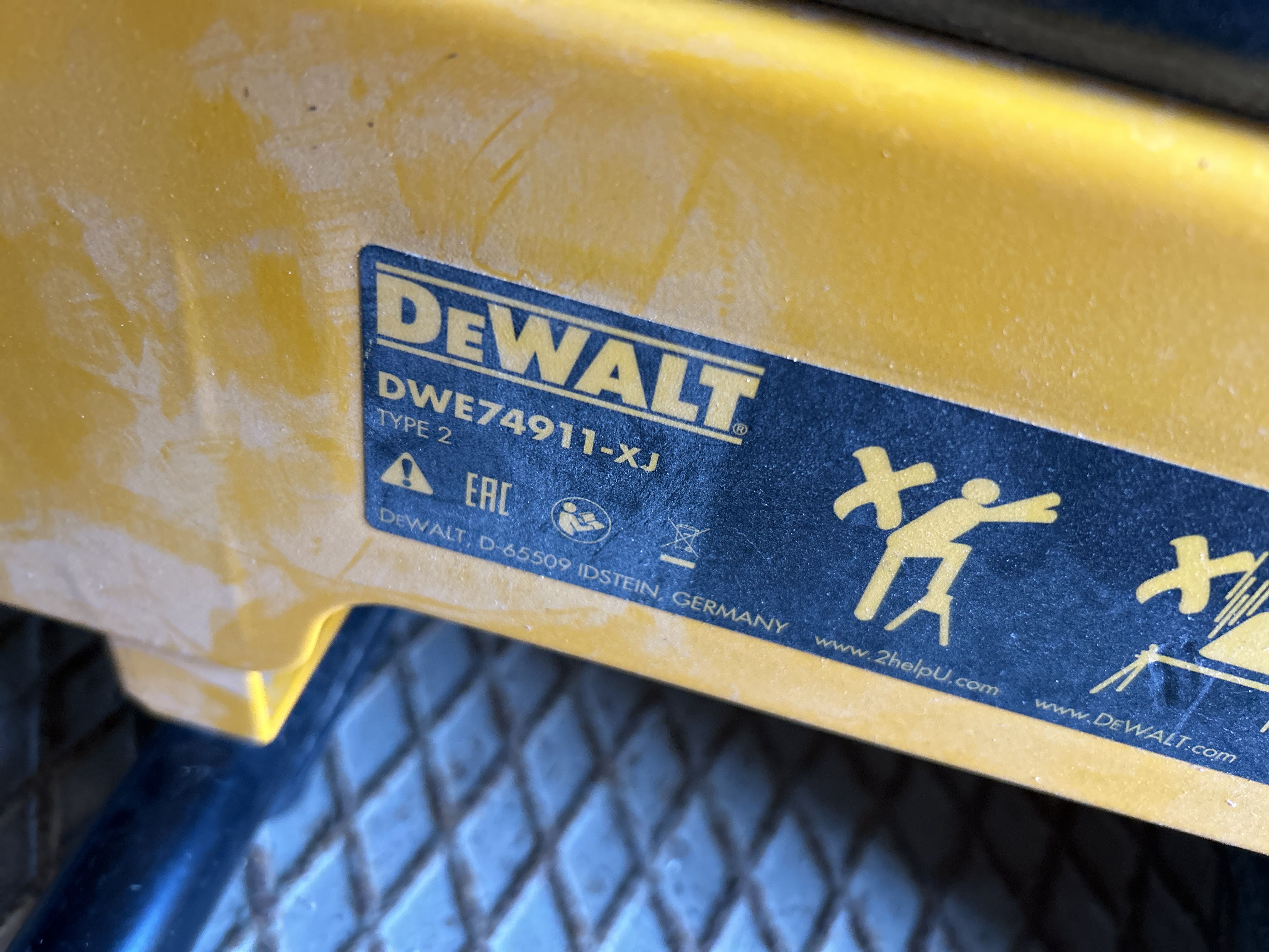 Table saw with stand - DeWALT DWE7492-QS - PS Auction - We value the ...