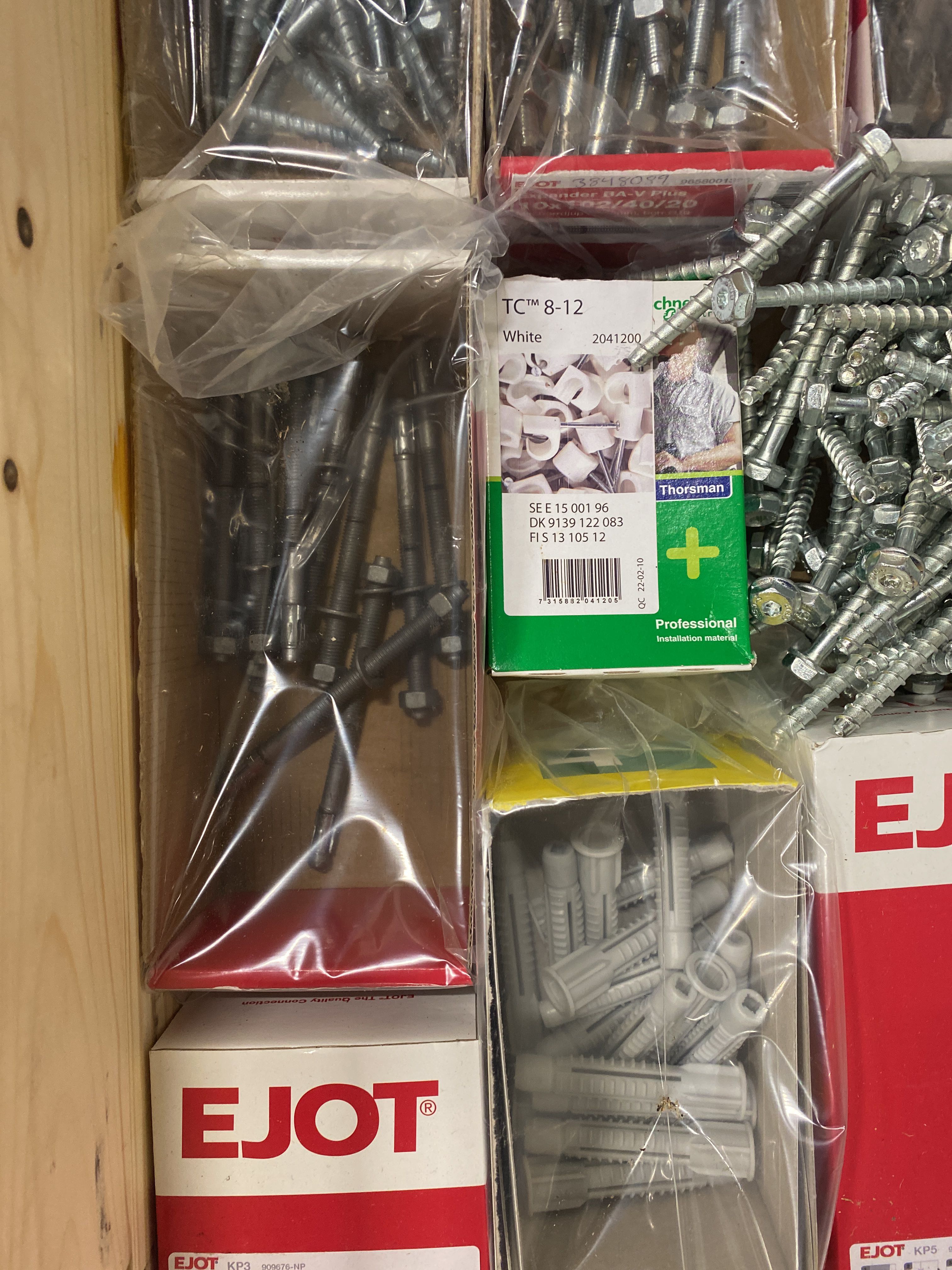 Sortiment med Betongskruv & plugg - Auktioner online - Nätauktioner ...