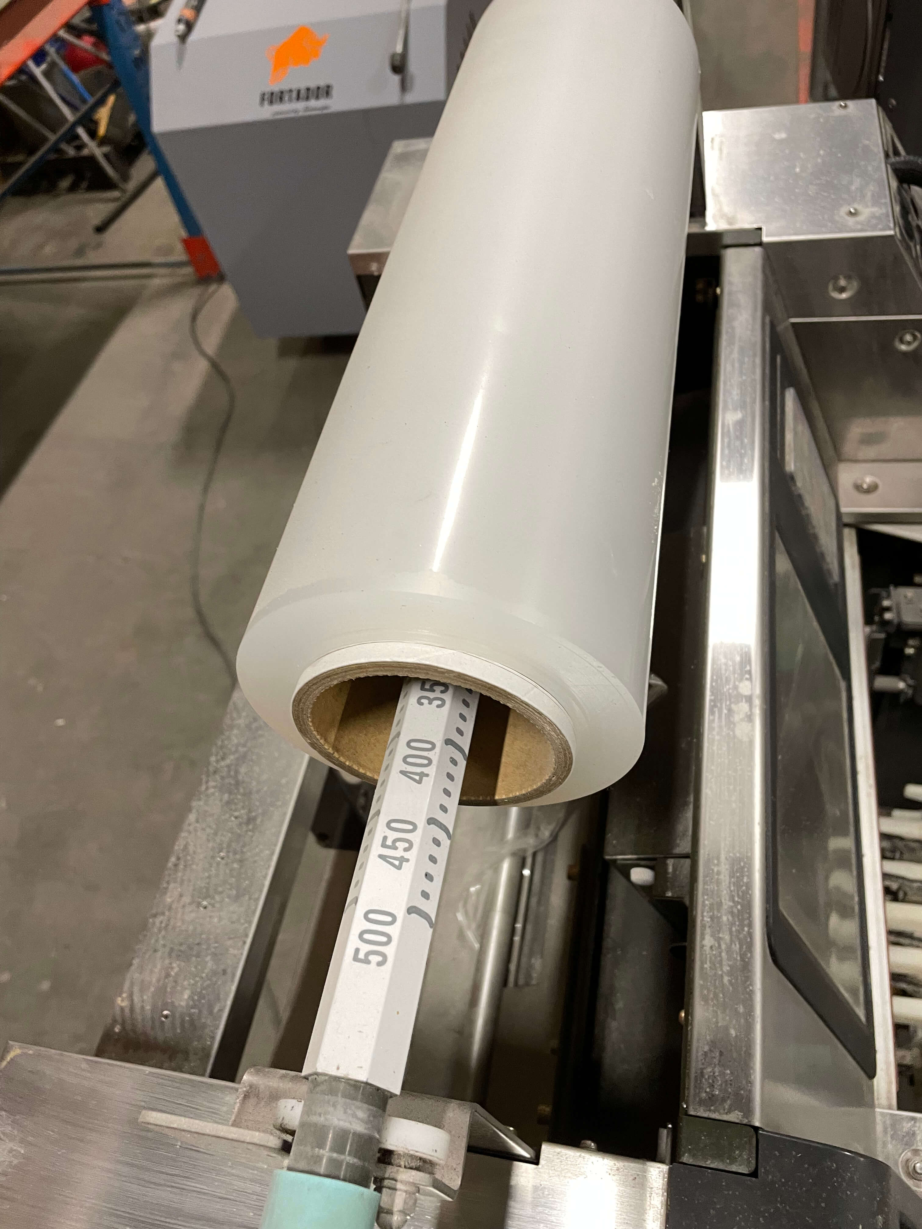Packningsmaskin med inplastning, etikettering och invägning - Auktioner ...