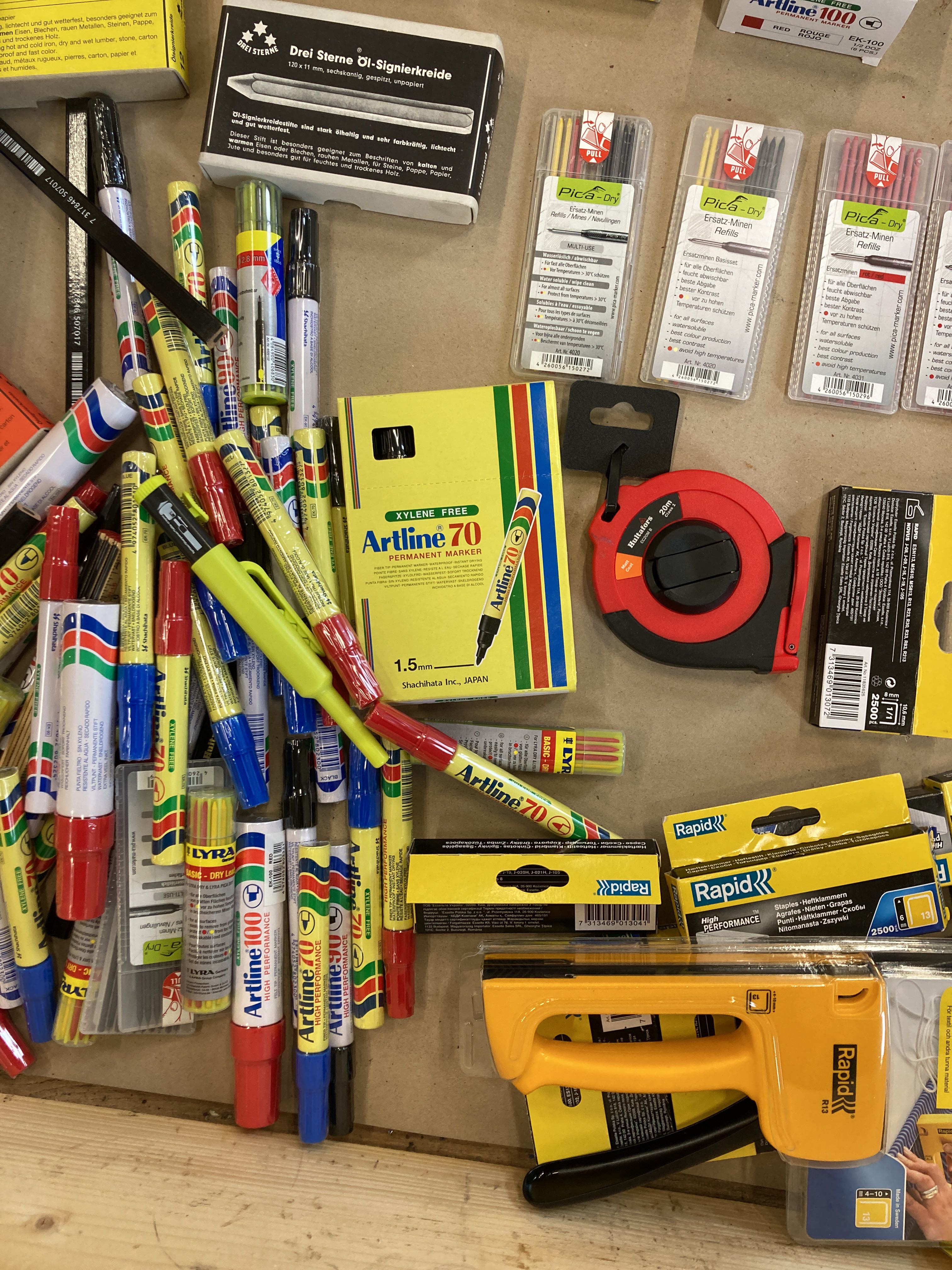 Assortment of construction pens - PS Auction - We value the future ...