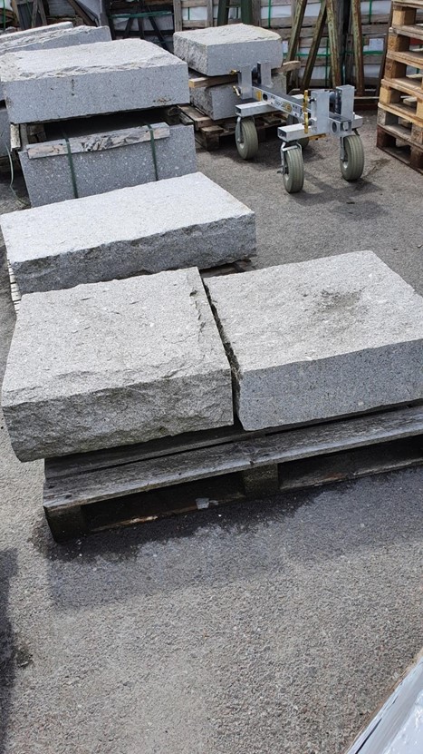 Granit blockstensmur - Auktioner online - Nätauktioner ...