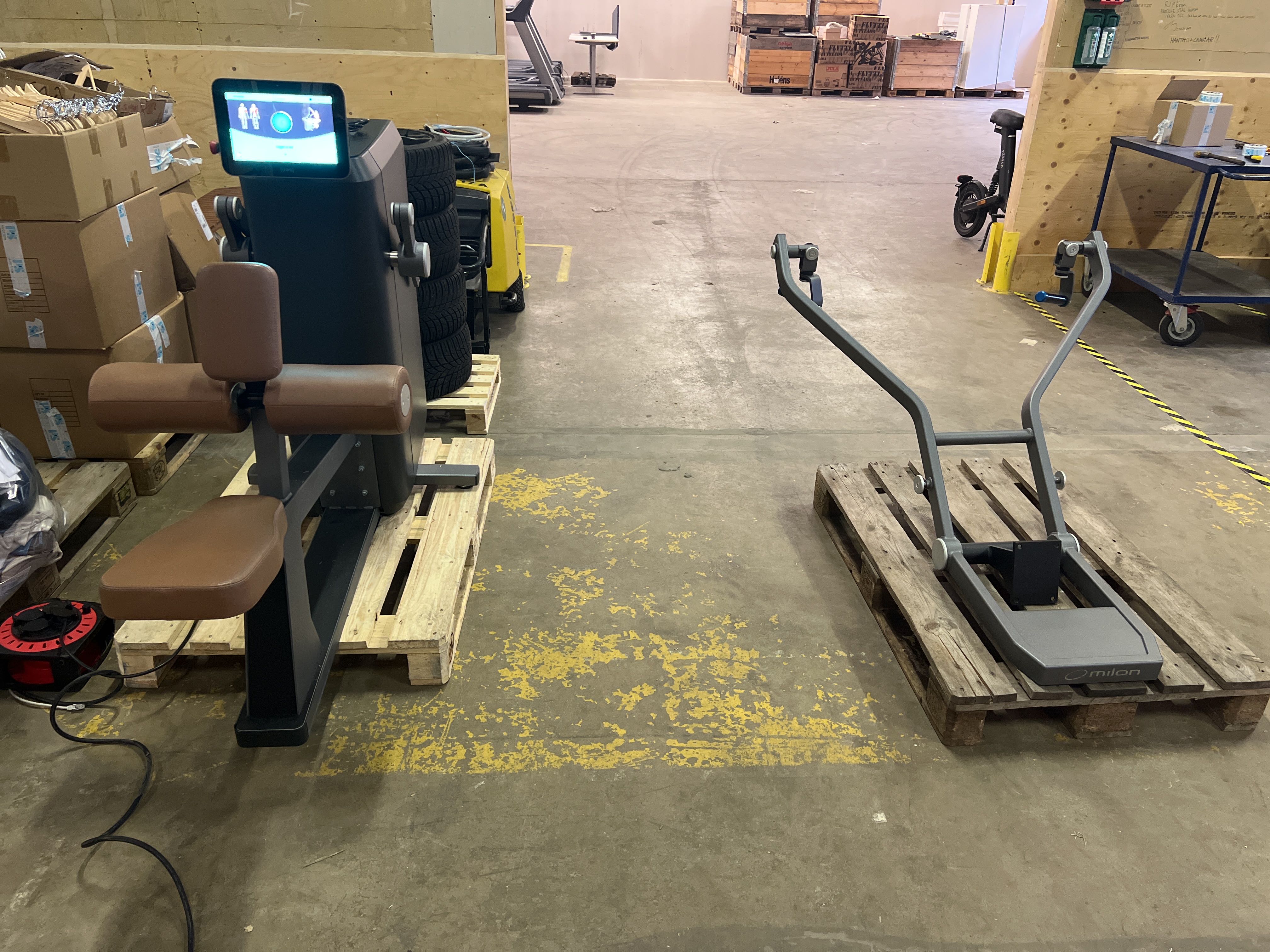 Training machine Milon Lat Pulldown - PS Auction - We value the future ...