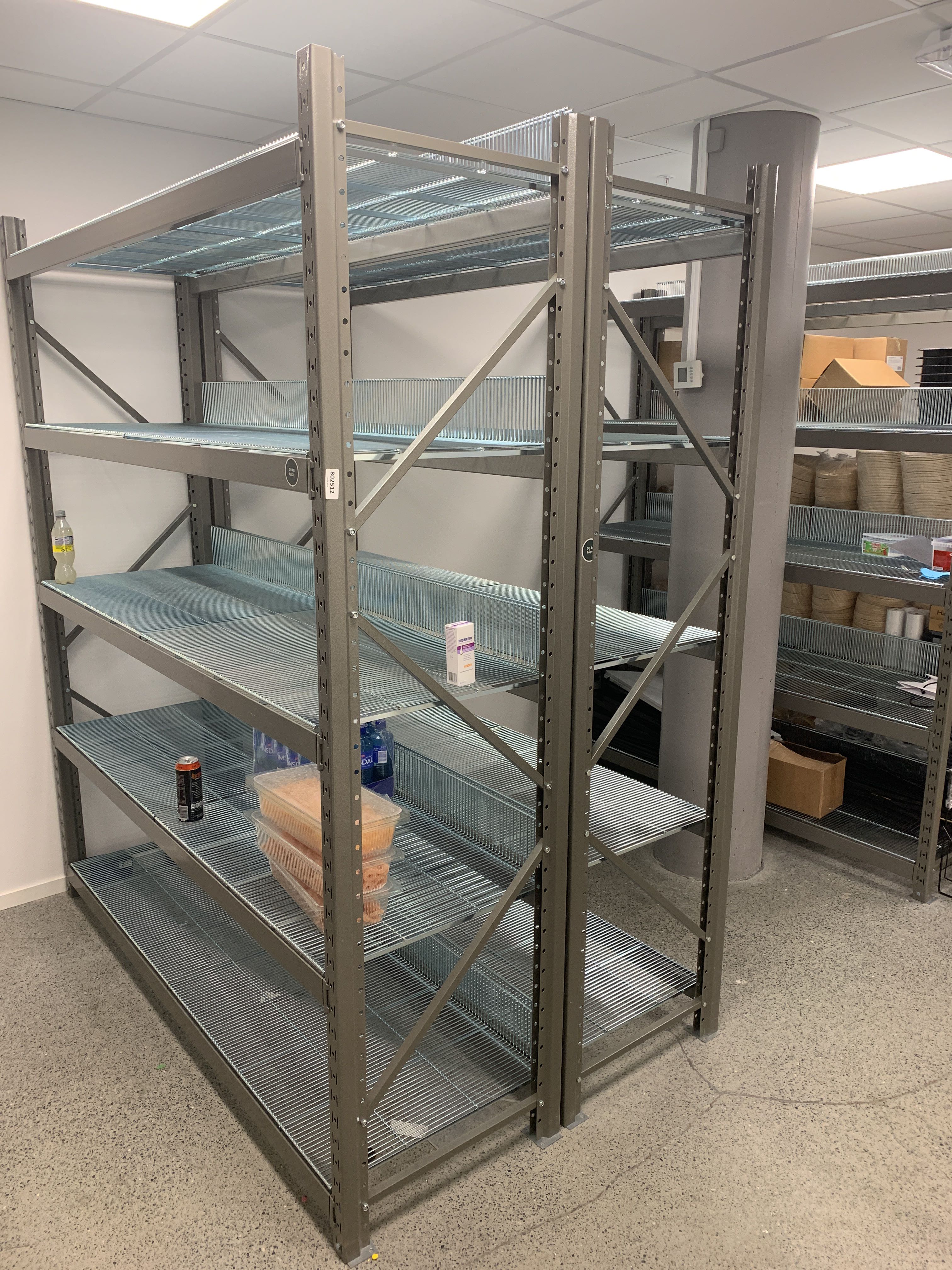 Lagerhyllor 4 sektioner - Auktioner online - Nätauktioner ...