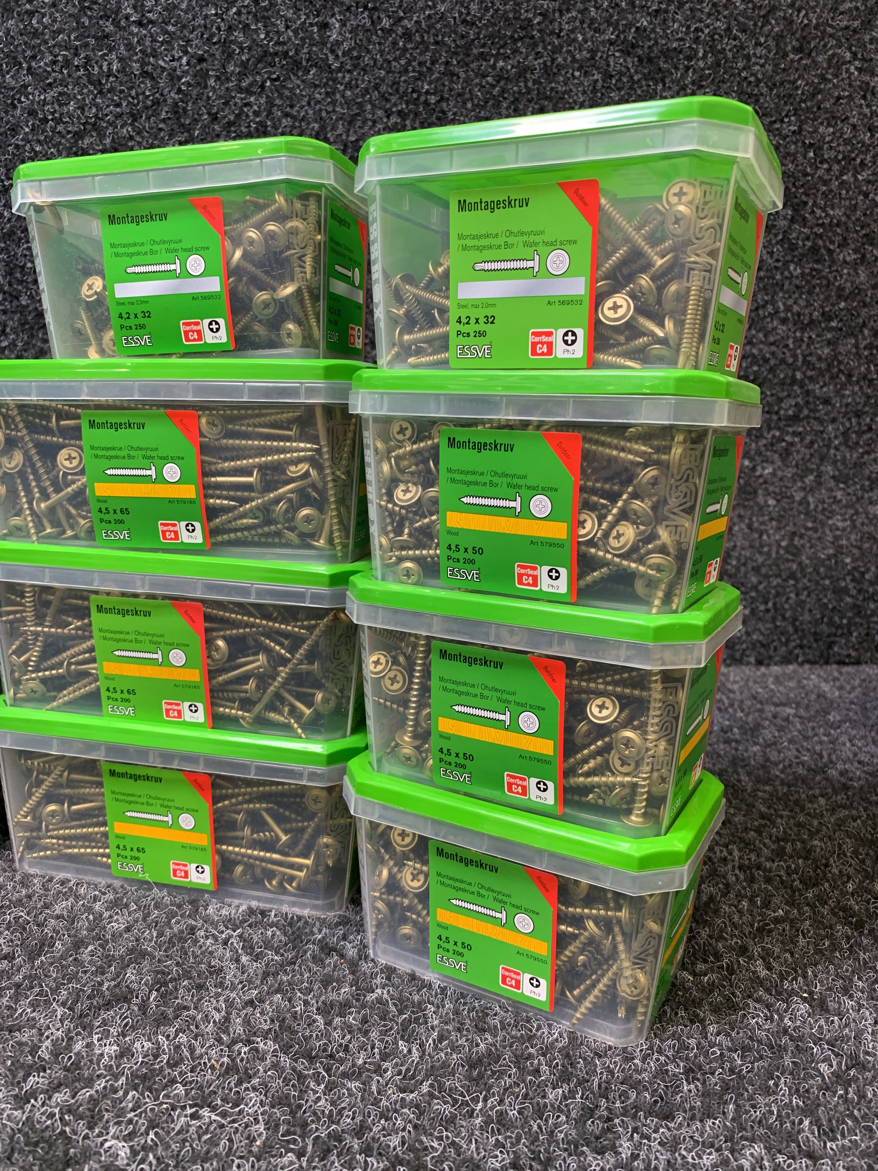 Assortment with mounting screws Essve - PS Auction - We value the ...