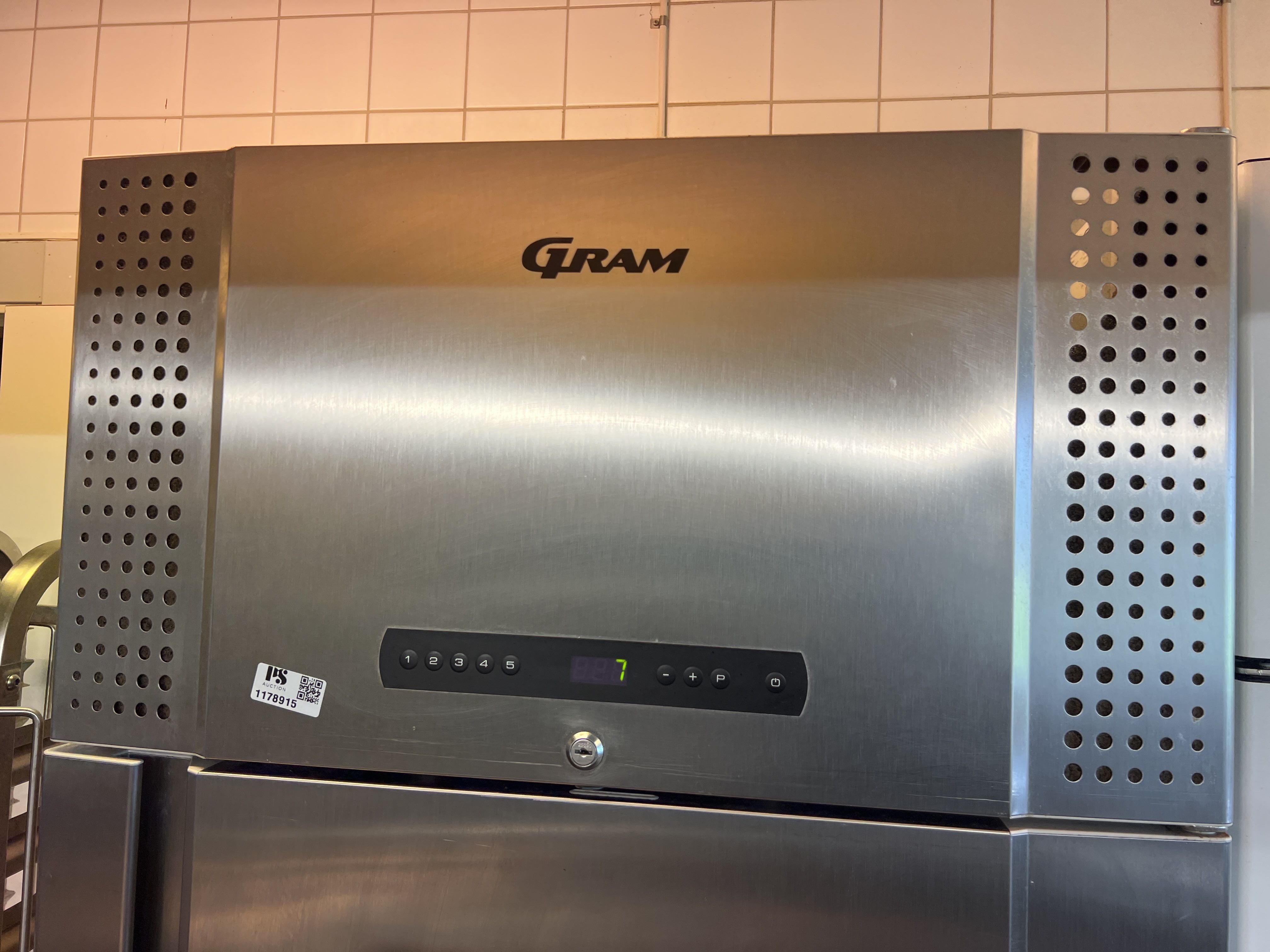 Stainless restaurant refrigerator - Gram - PS Auction - We value the ...