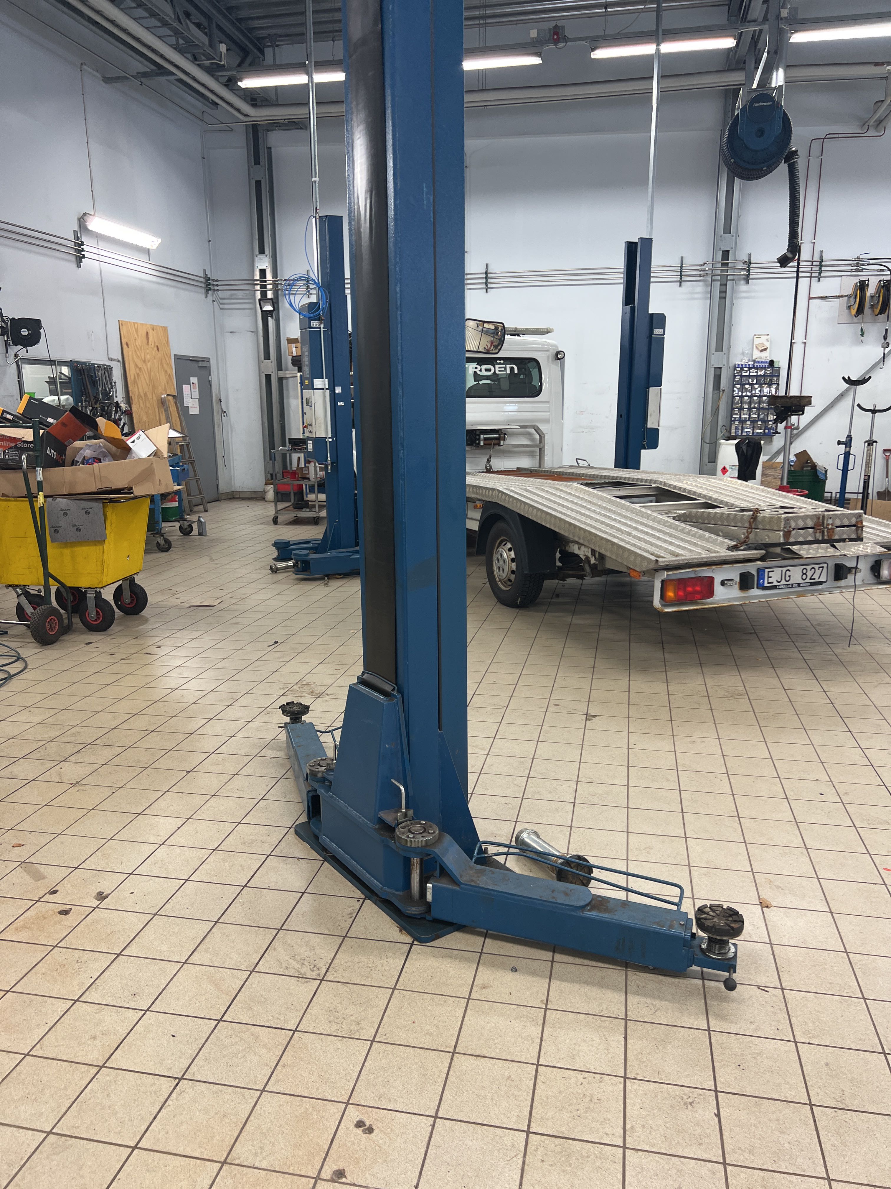 2-Pillar lift Nussbaum 2.50 SL 5Ton - 2013 - PS Auction - We value the ...