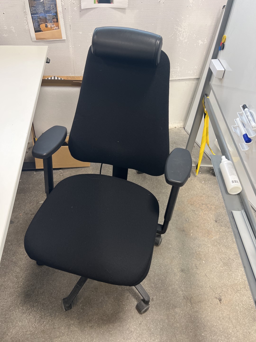 Electric desk, computer monitor, chair and whiteboard - PS Auction - We ...