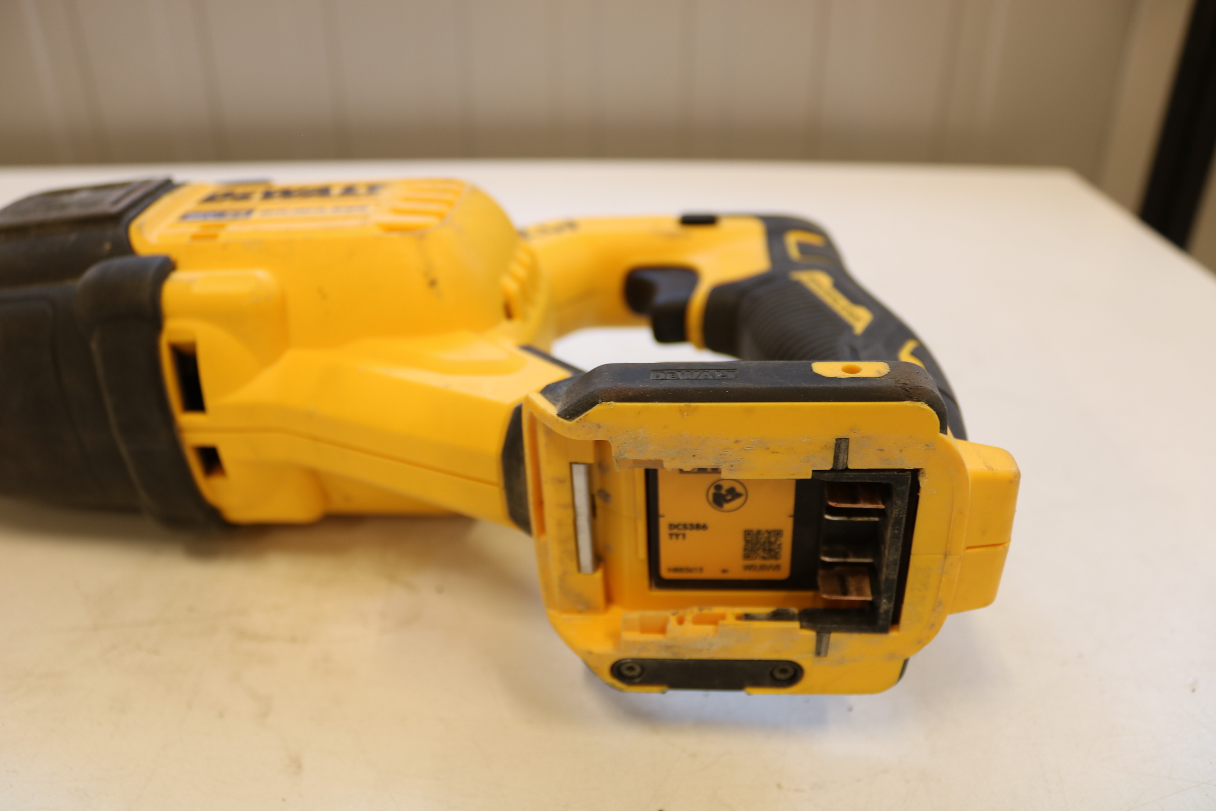 DeWalt package with 3 machines. - PS Auction - We value the future ...
