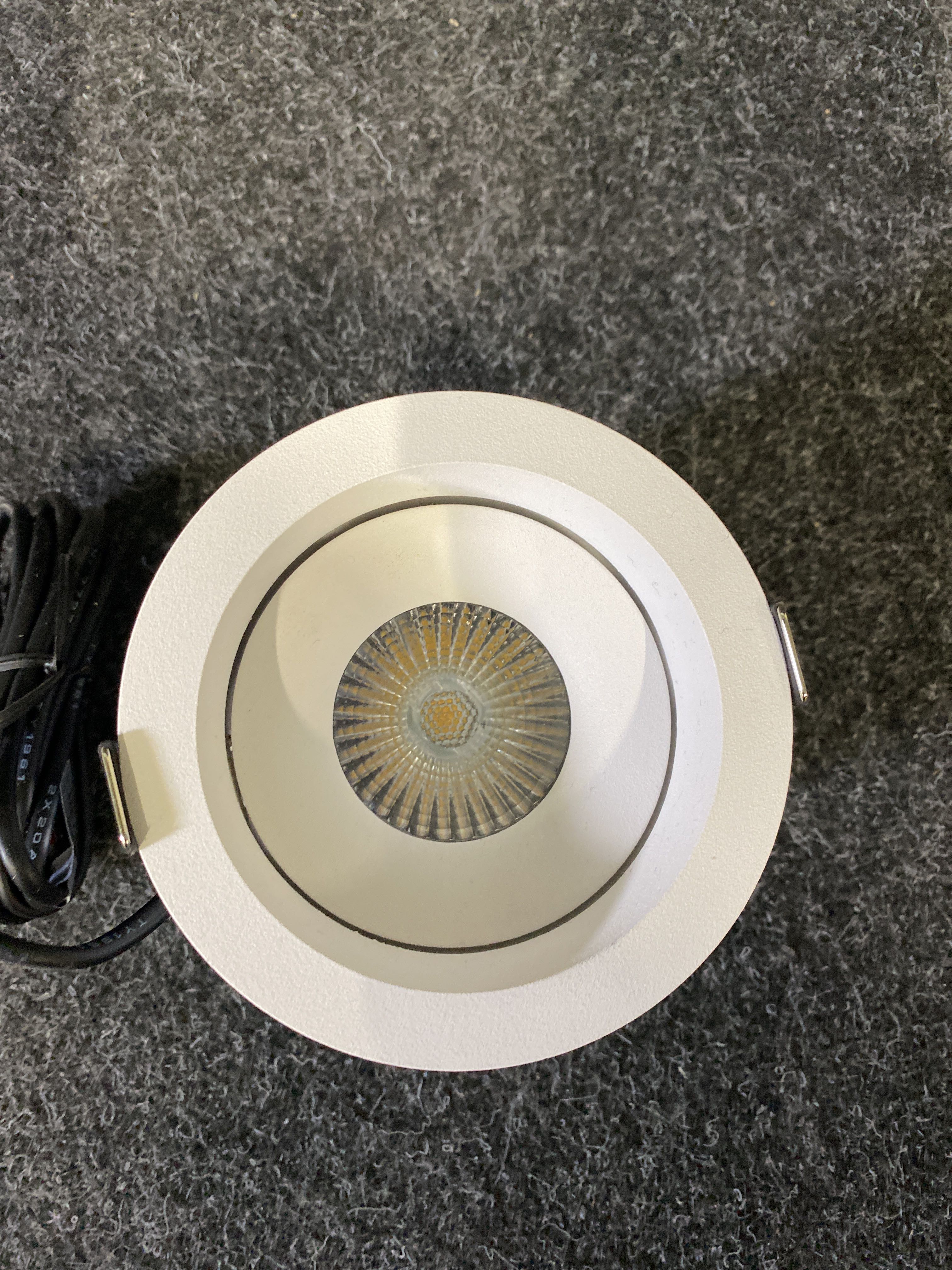 20st Downlight Led Zebra Deep 8W 2700K - Auktioner online ...