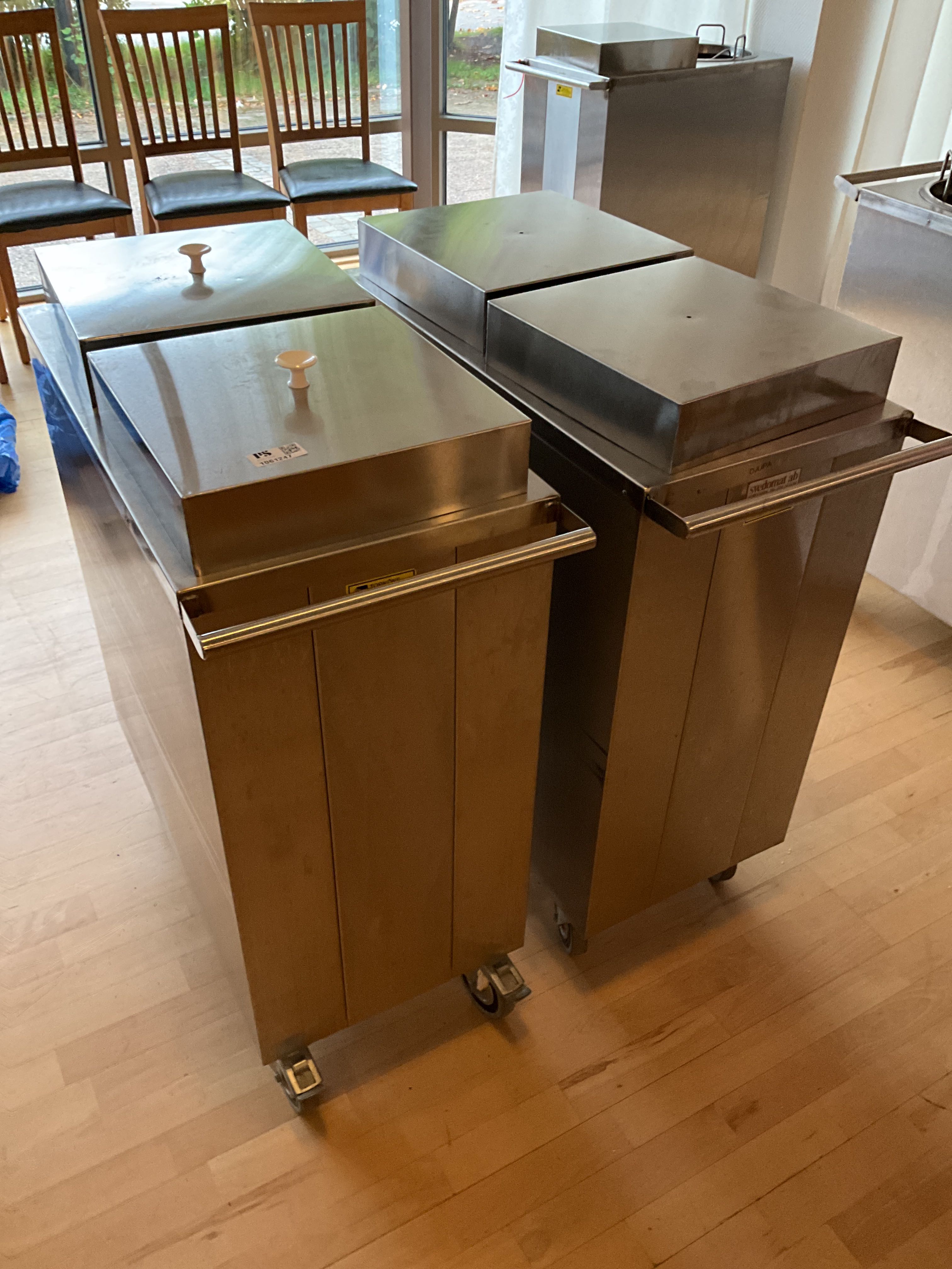 Plate trolleys with lids - PS Auction - We value the future - Largest ...