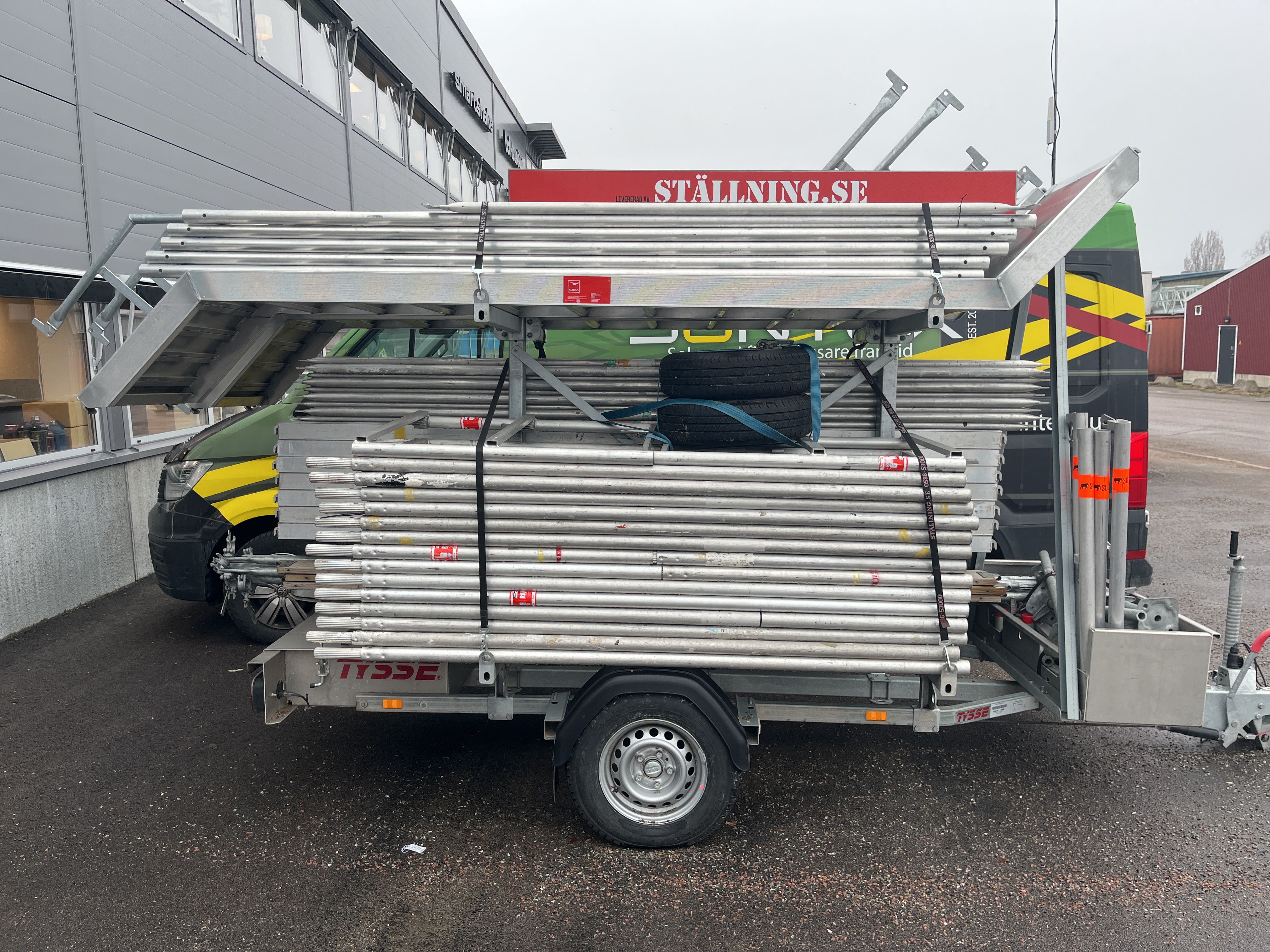 Ställningssläp Tysse inkl Altrad ställning - Auktioner online ...