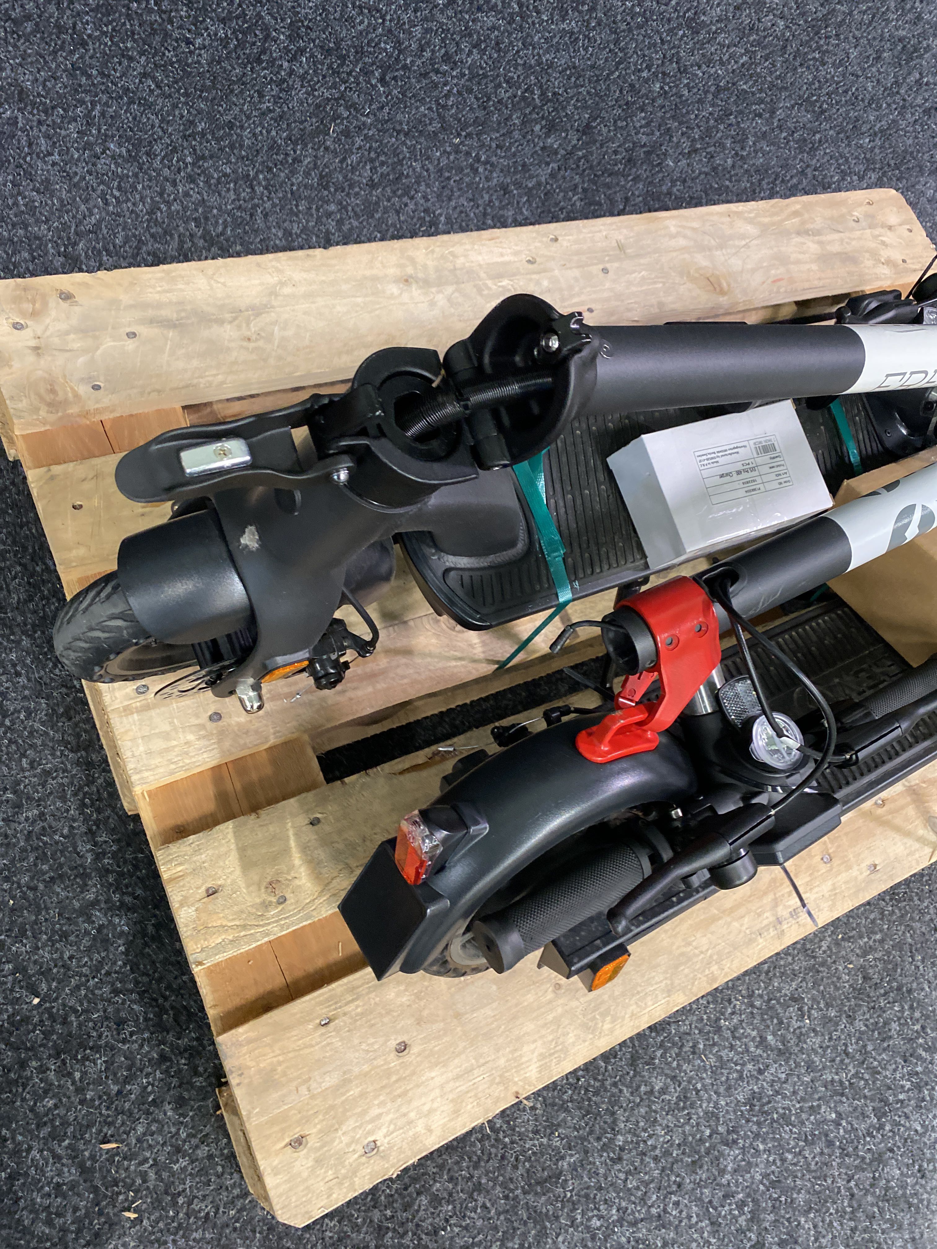 2 electric kick bikes Freev EVS Pro 400 - PS Auction - We value the ...