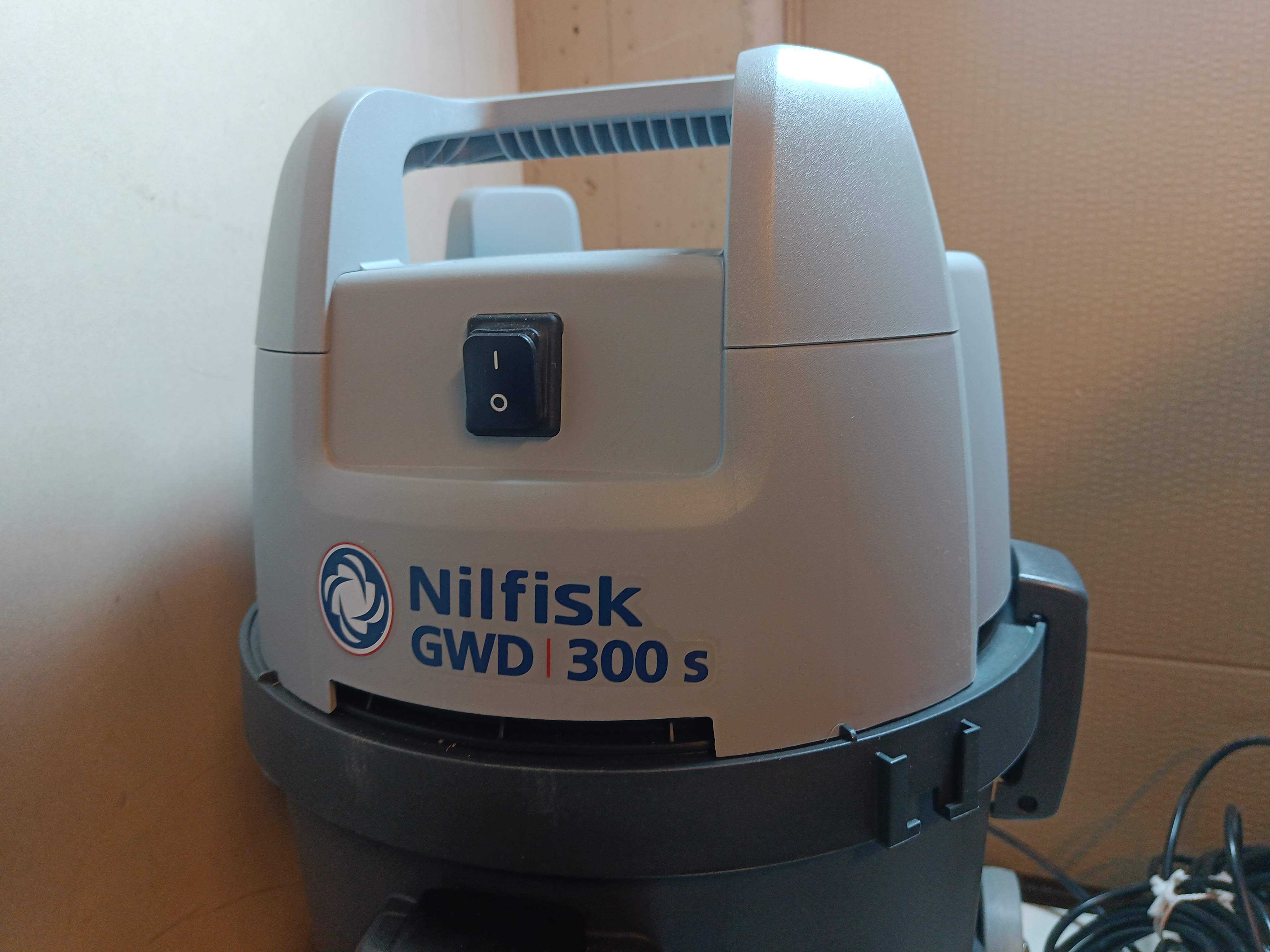 Rough vacuum cleaner Nilfisk GWD 300s - PS Auction - We value the ...