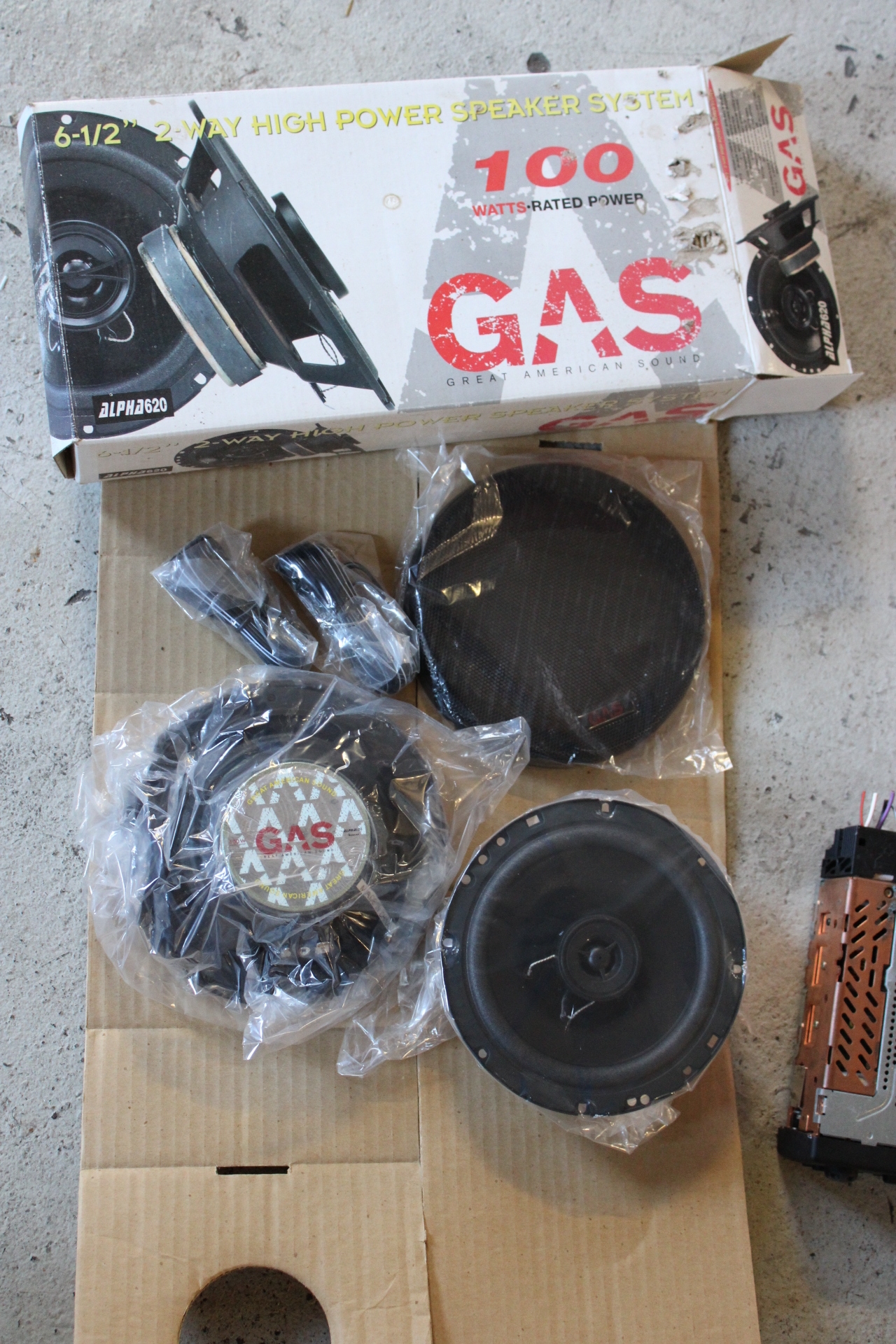 Various car accessories - Light ramp, wheel bearing, Landrover original ...