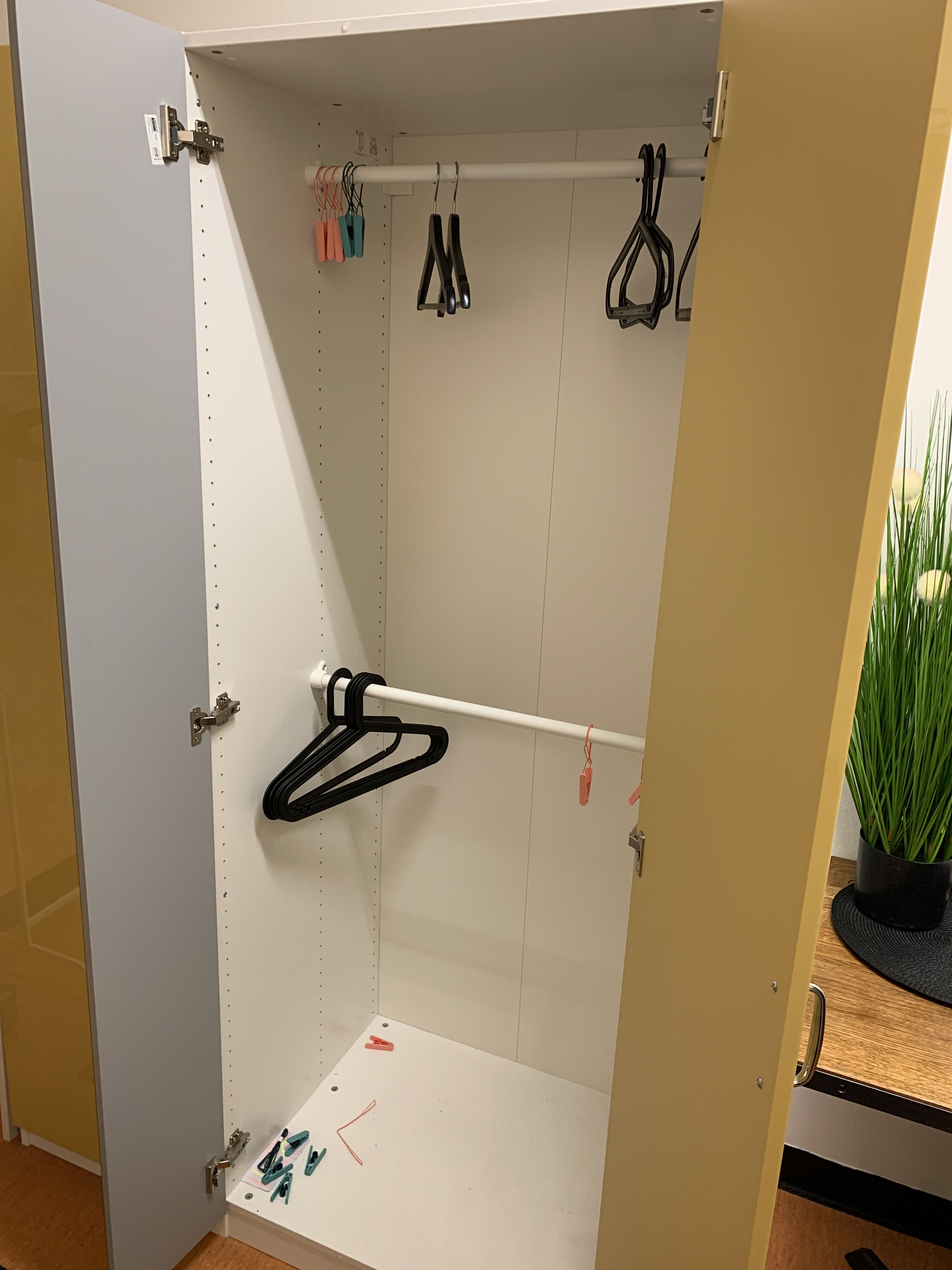 Changing room: wardrobe, clothes rack, table and chairs - PS Auction ...